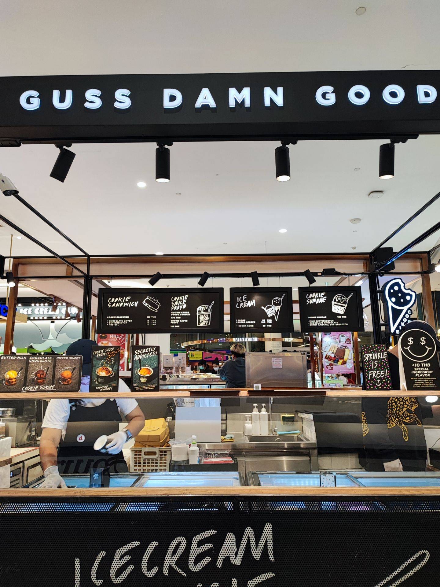 รีวิว Guss Damn Good Emquartier - ชอบร้านนี้ค่ะ - Wongnai