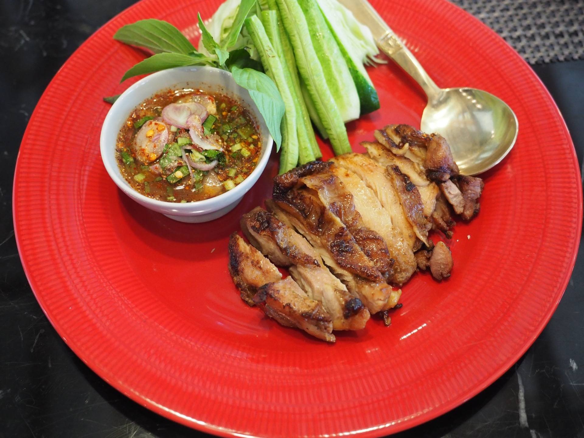 รีวิว บ้านแดง Baan Daeng by Methavalai Sorndaeng จุฬา - Generation ใหม่ ...