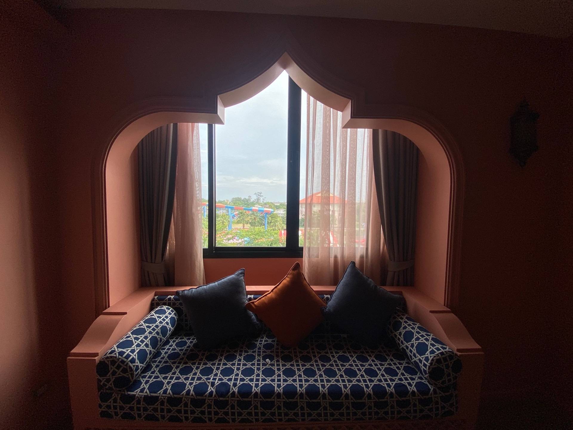 รีวิว Amman Unique Hotel - โรงแรมหรูใหญ่โต ลงทุนสูง ของสะสม ของตกแต่ง ...