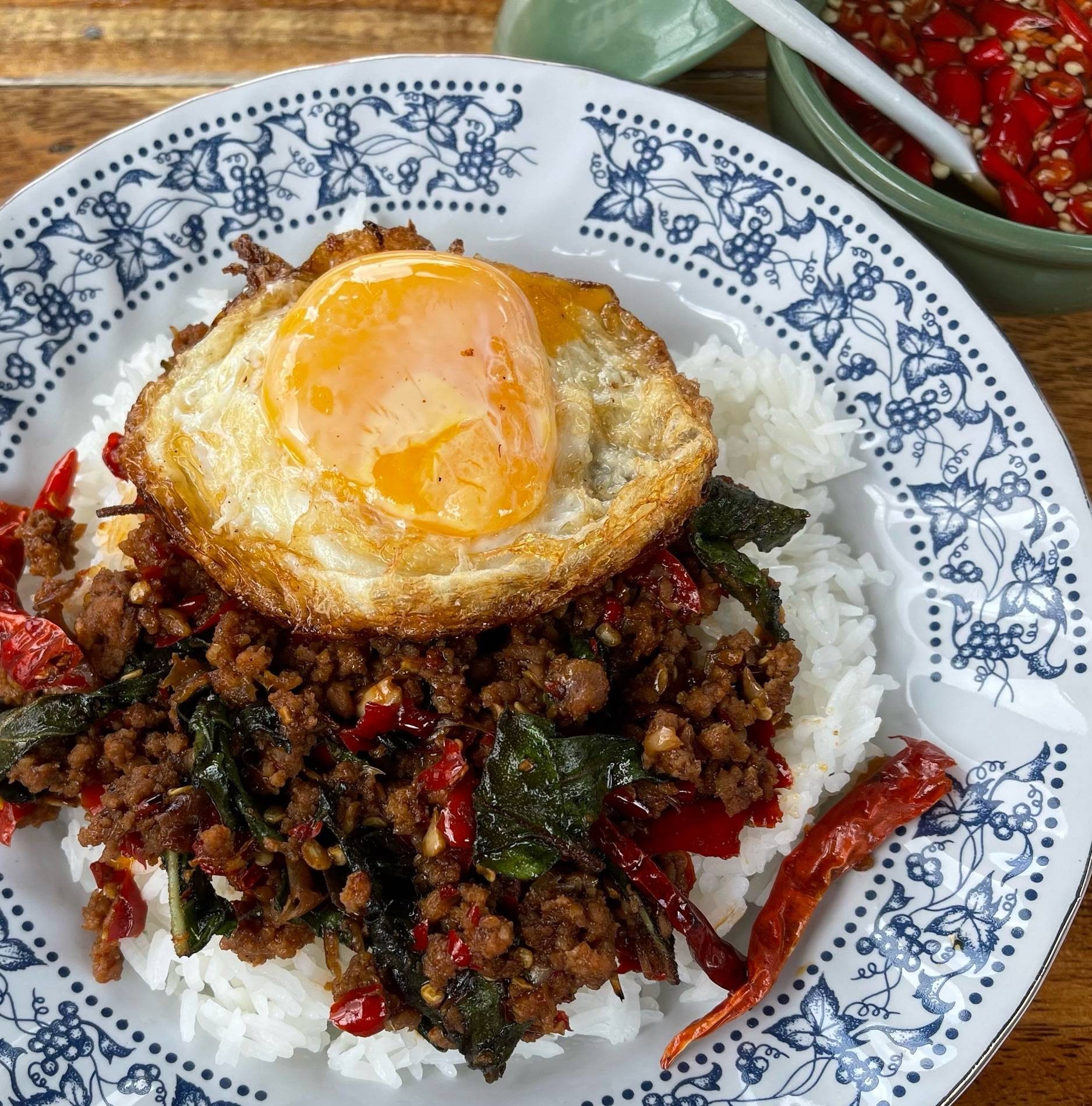 ข้าวกะเพราโบราณเนื้อแองกัสสับ (usa) - Us. Angus with Spicy Basil • image ร้าน วัวเจริญ - สุดยอด ...