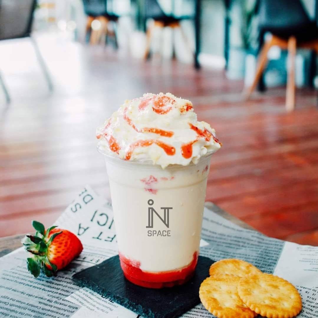 รีวิว iNT Space - ร้านที่เหมาะกับการนั่งทำงานมาก มีปลั้กไฟ และ wifi ฟรีด้วย นั่งนานได้ ไม่รู้สึก ...
