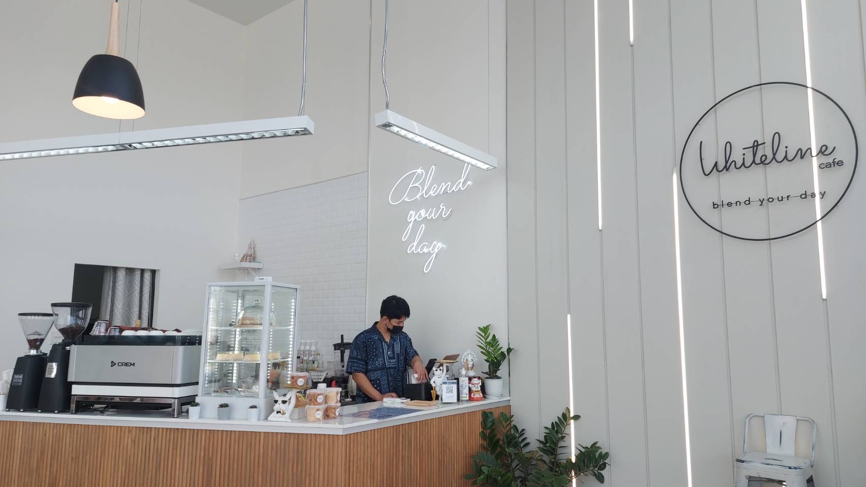 รีวิว Whiteline Cafe - coffee & bakery - - Wongnai
