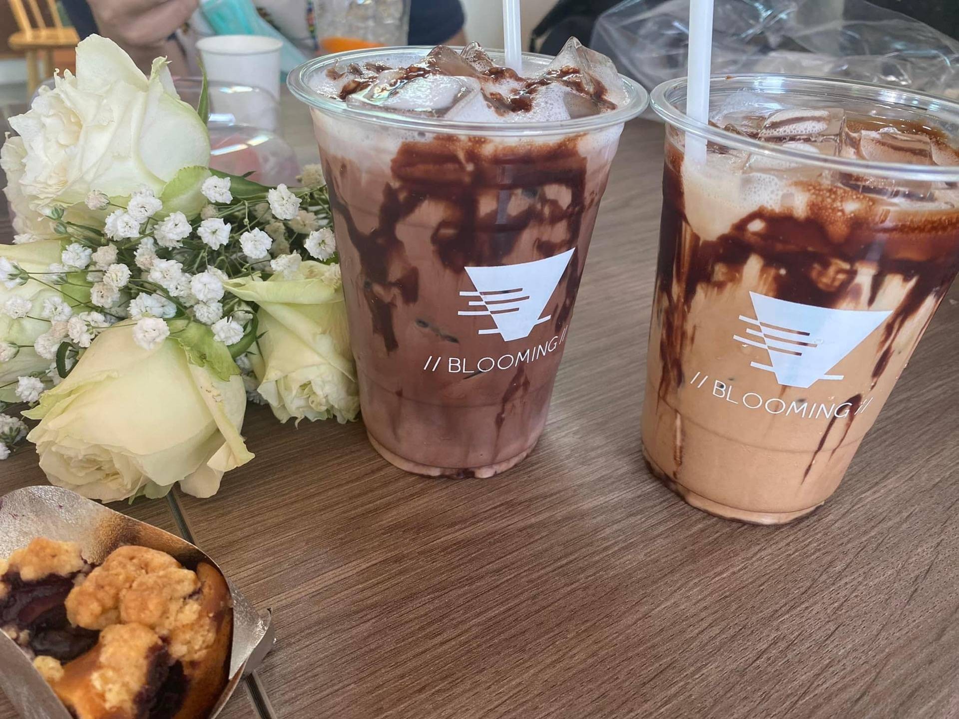 รีวิว Blooming Cafe - บรรยากาศดี คาเฟ่มอคค่า และช็อกโกแลตอร่อย