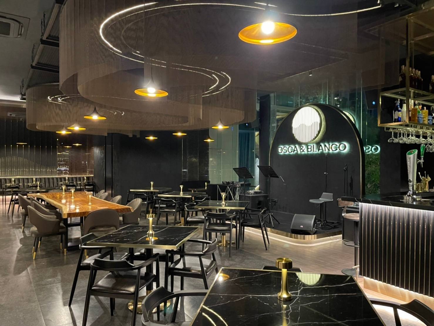 รูป Osca & Blanco Bar and Restaurant - Wongnai