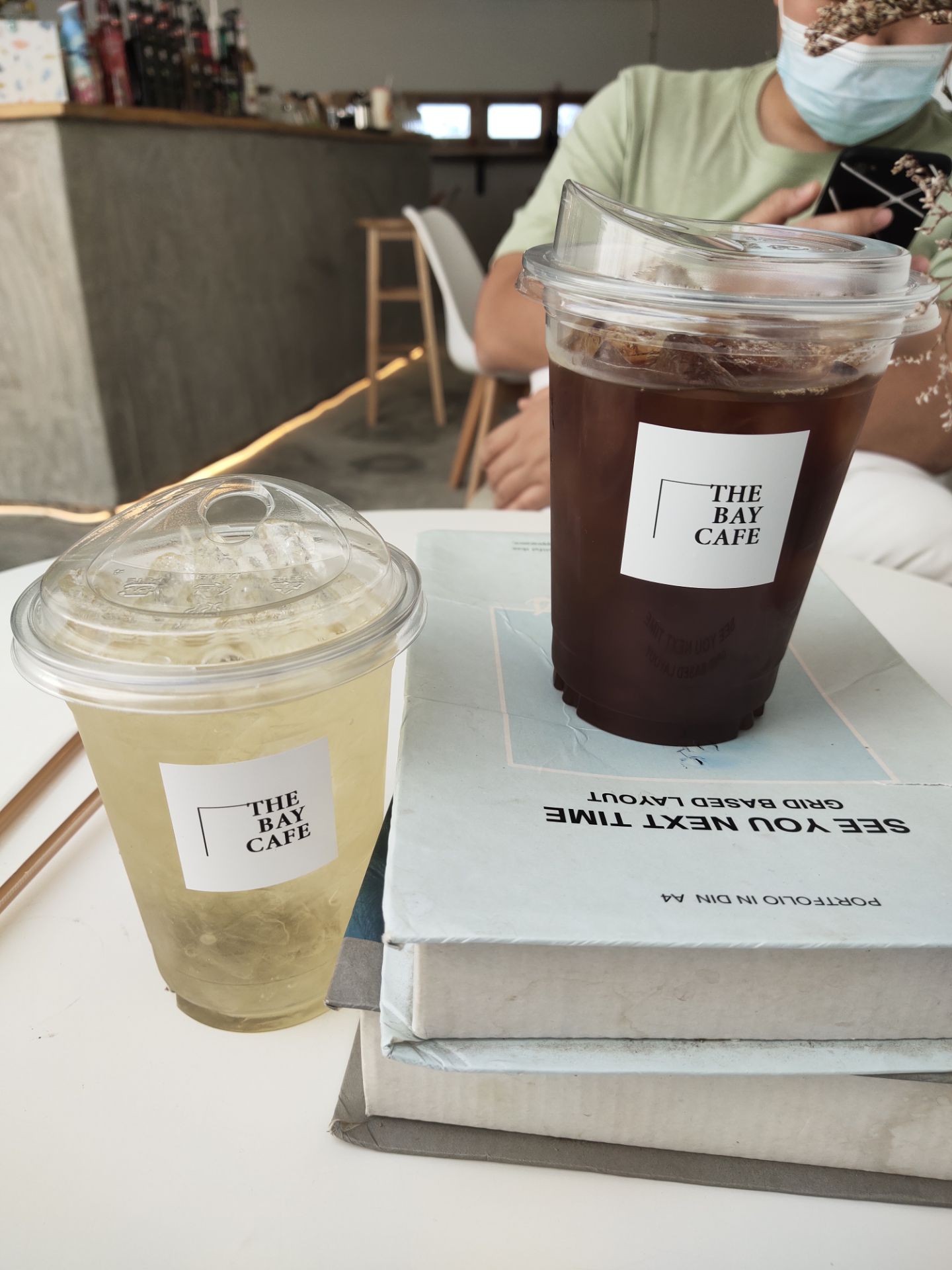 รีวิว The Bay Cafe - กาเเฟดี บรรยากาศดี มุมถ่ายรูปเยอะ