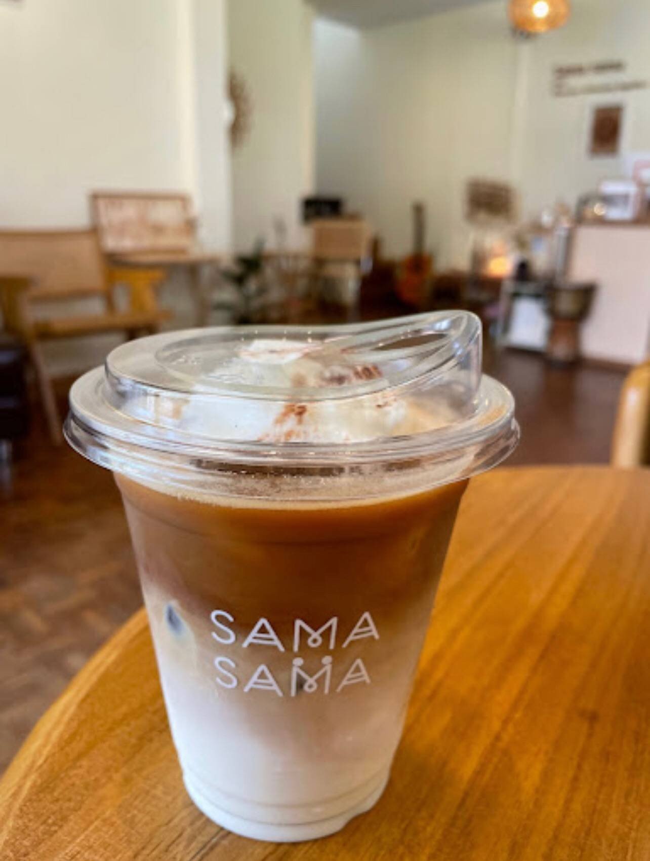 รีวิว SAMA SAMA Kafé & Studio SAMA SAMA Kafé & Studio - ชื่อร้านเป็นภาษาอินโดนีเซีย แปลว่าอะไร ...