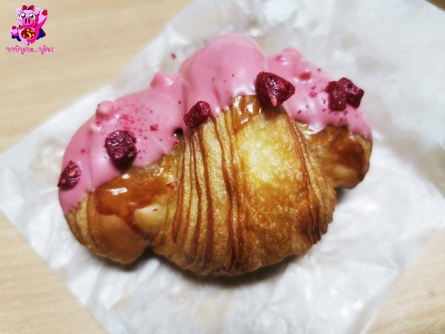 Pink Chocolate Raspberry Croissant ร้าน Gontran Cherrier Singha Complex ...