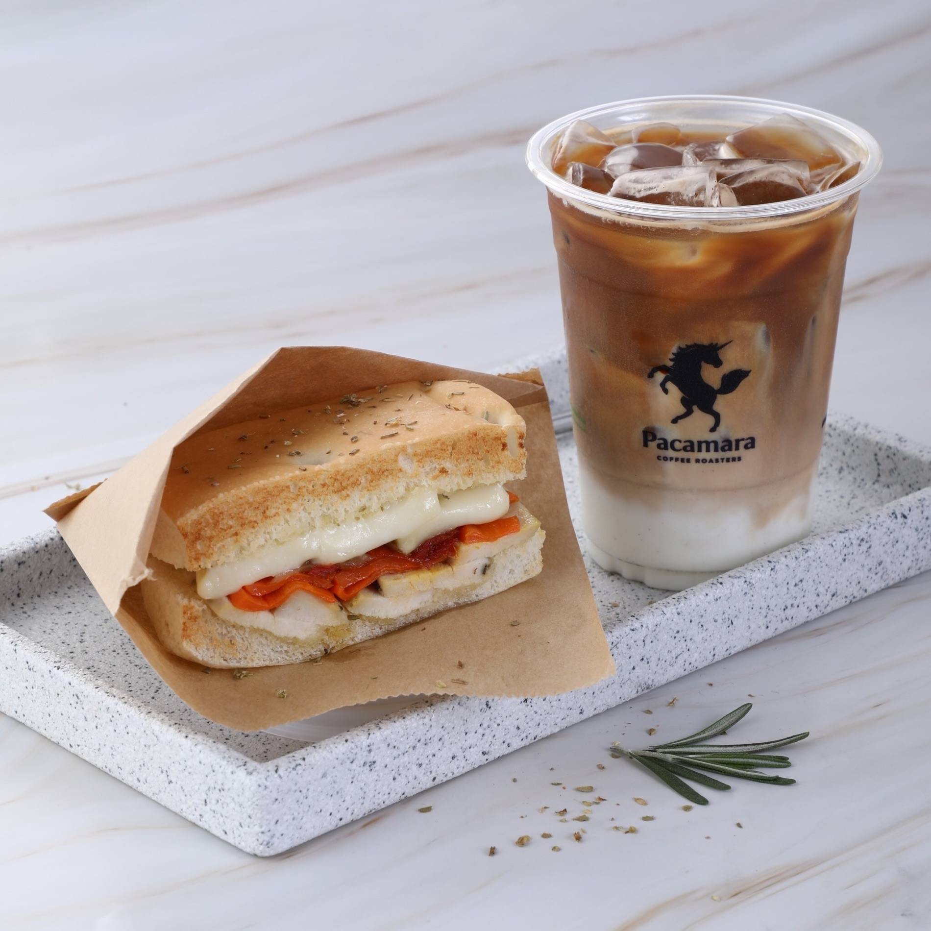 BUDDY 180 THB Chicken & Fresh Mozzarella with Rosemary Focaaia • image ร้าน PACAMARA เซ็นทรัล ...