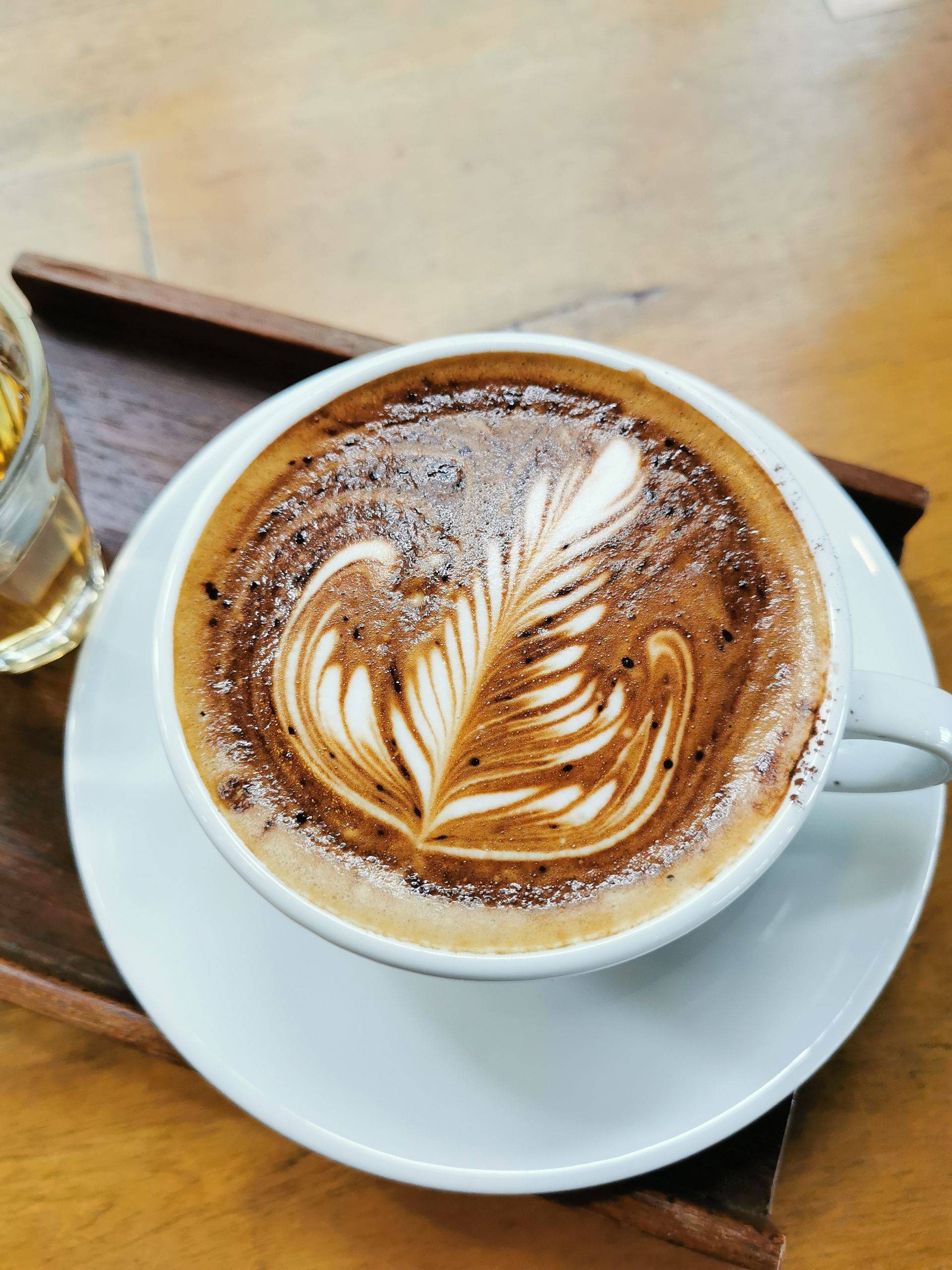 คาปูชิโน่ร้อน • 55 บาท รสดี ฟองนมนุ่ม ร้าน VA-CHI Coffee bar & Bistro ...