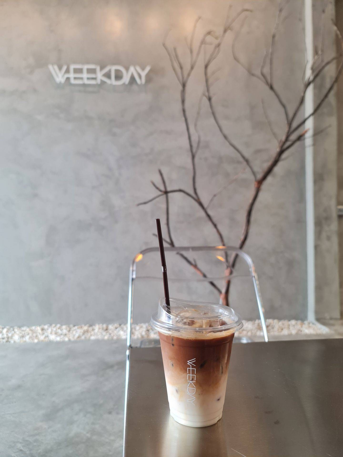 รีวิว WEEKDAY COFFEE - ร้านกาแฟสไตล์ลอฟท์