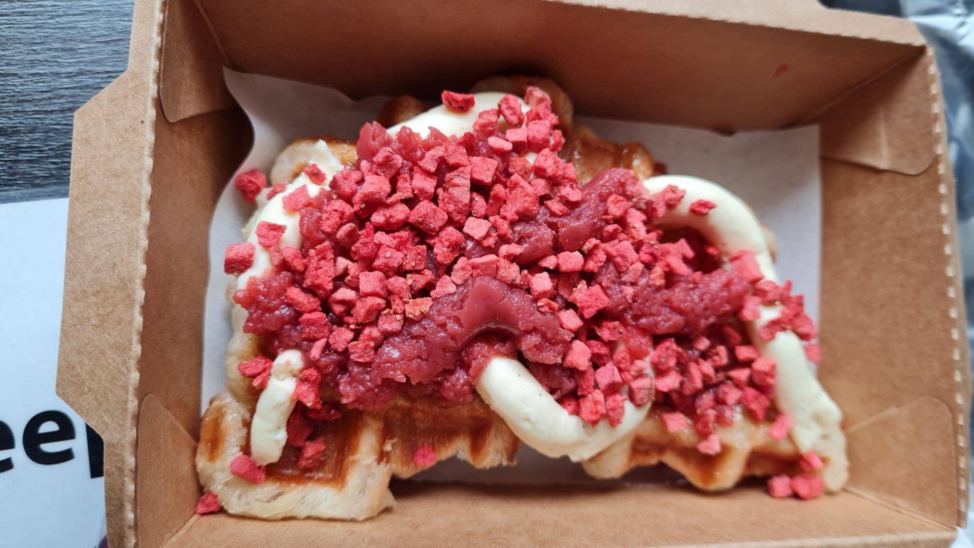 Croffle Strawberry Cream Cheese ร้าน KRUFF Patisserie KRUFF สาขา เควิลเลจ