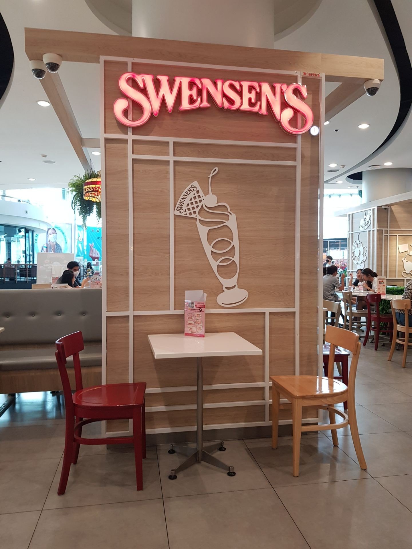 รีวิว Swensen's Central Plaza Westgate ชั้น2 - เมษาหน้าร้อนกับ เมนู ไอศกรีมมะม่วงอกร่องทอง ที่ ...