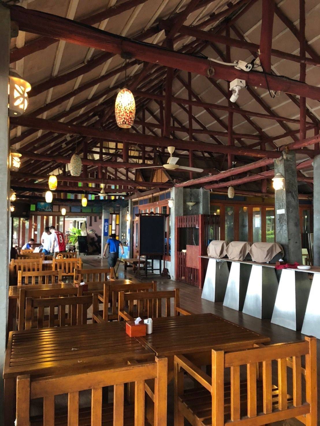 รีวิว Happy Snapper - Coral Grand Resort - หาไรกินระหว่างเดินเล่นบนทรายรี