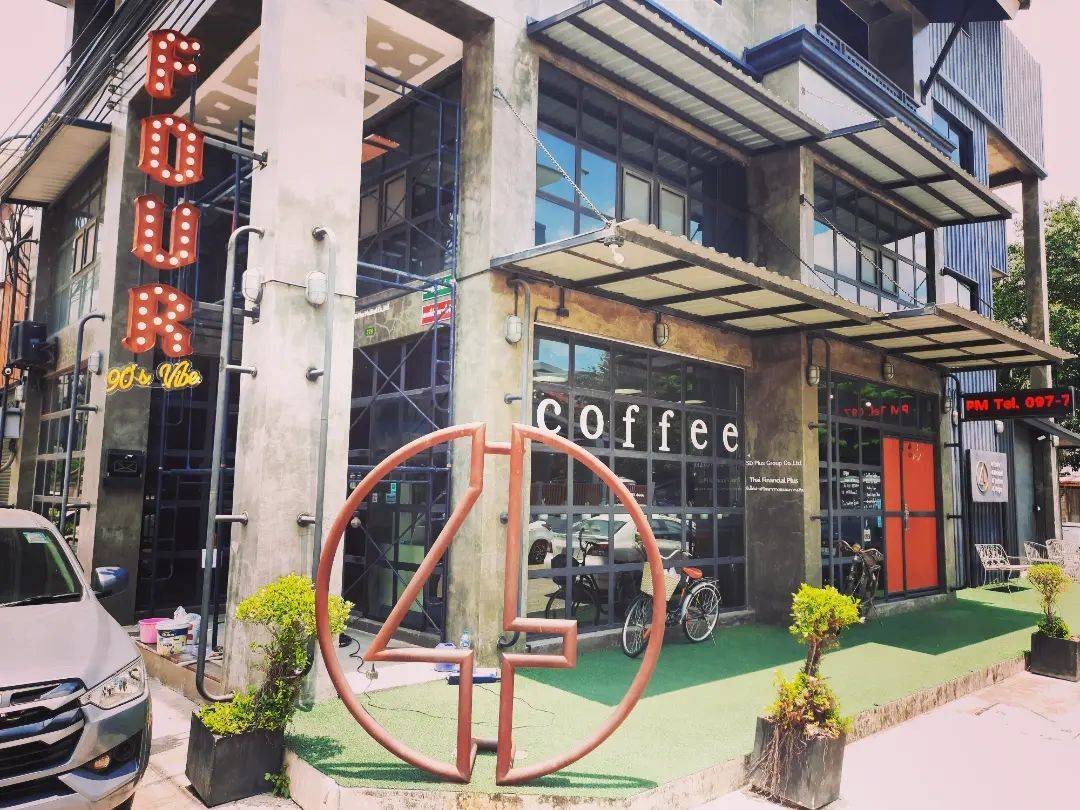 รีวิว FOUR Cafe - 𝘍𝘰𝘶𝘳 90'𝘴 𝘝𝘪𝘣𝘦 สถานที่ที่คนยุคเก่าเขาคุยกัน