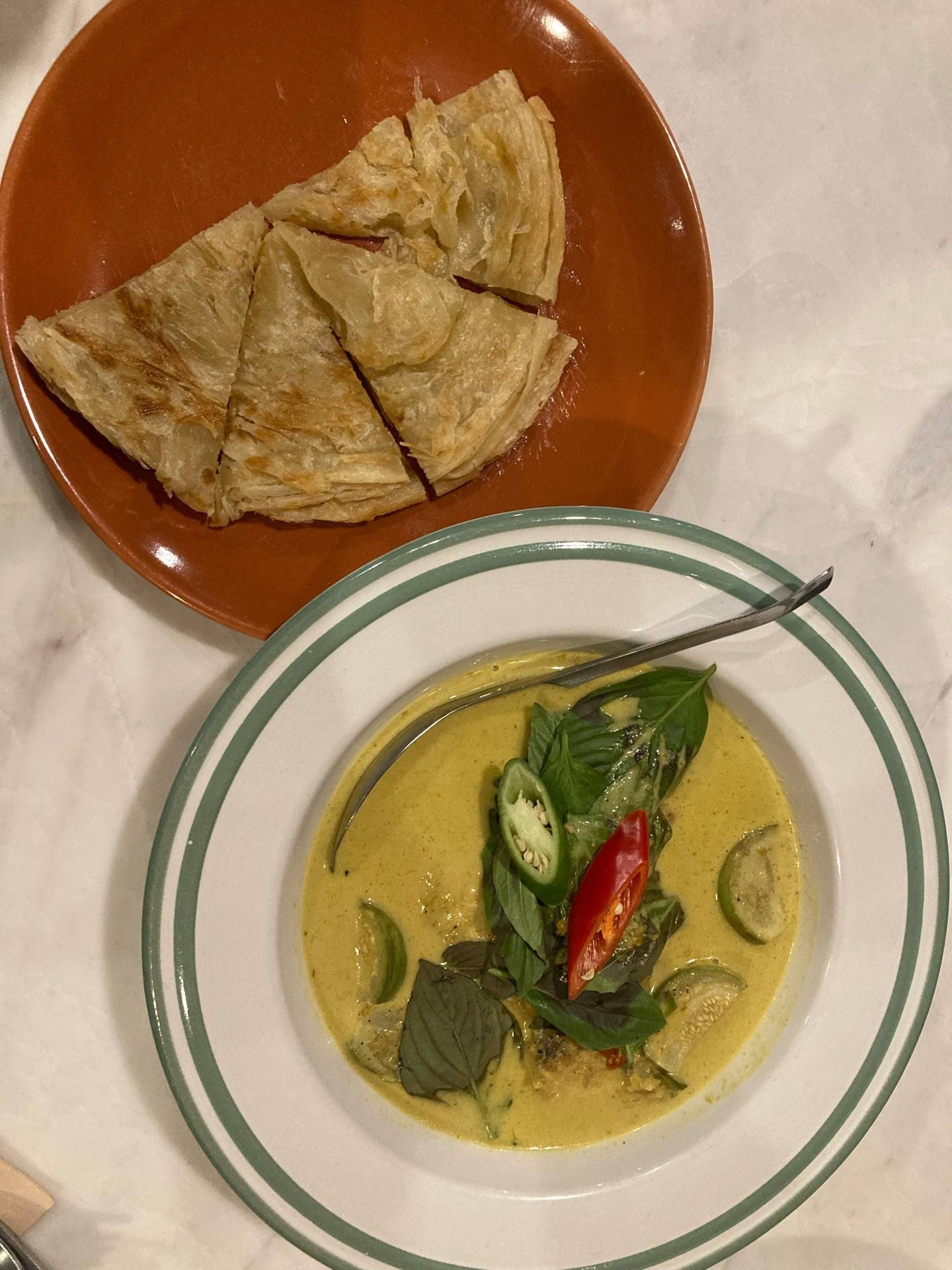 โรตีแกงเขียวหวานปลากระพง • อร่อยครบ ร้าน Monkit Premium - Wongnai