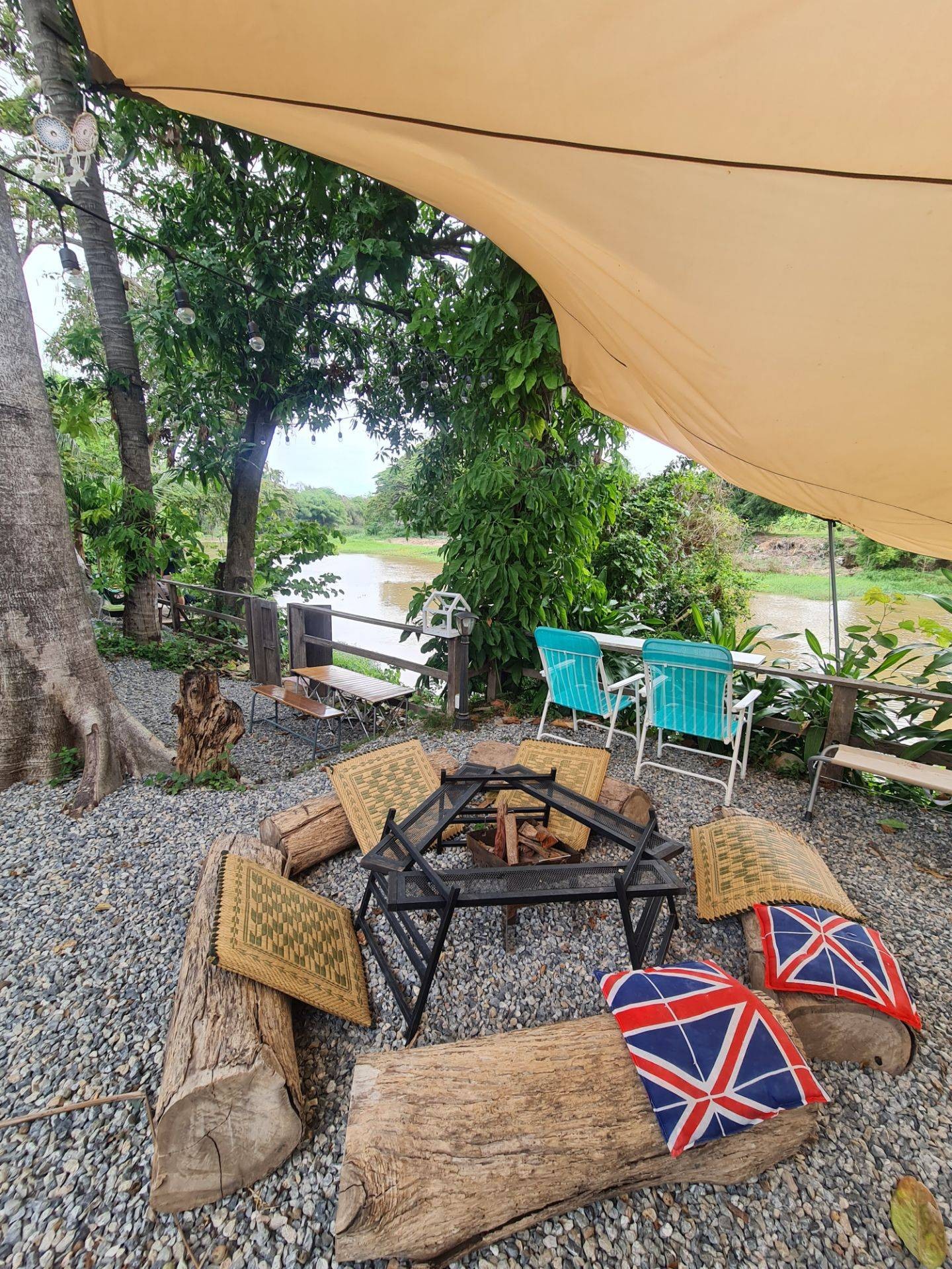 รูป Place Pause Peace At Rimping River
