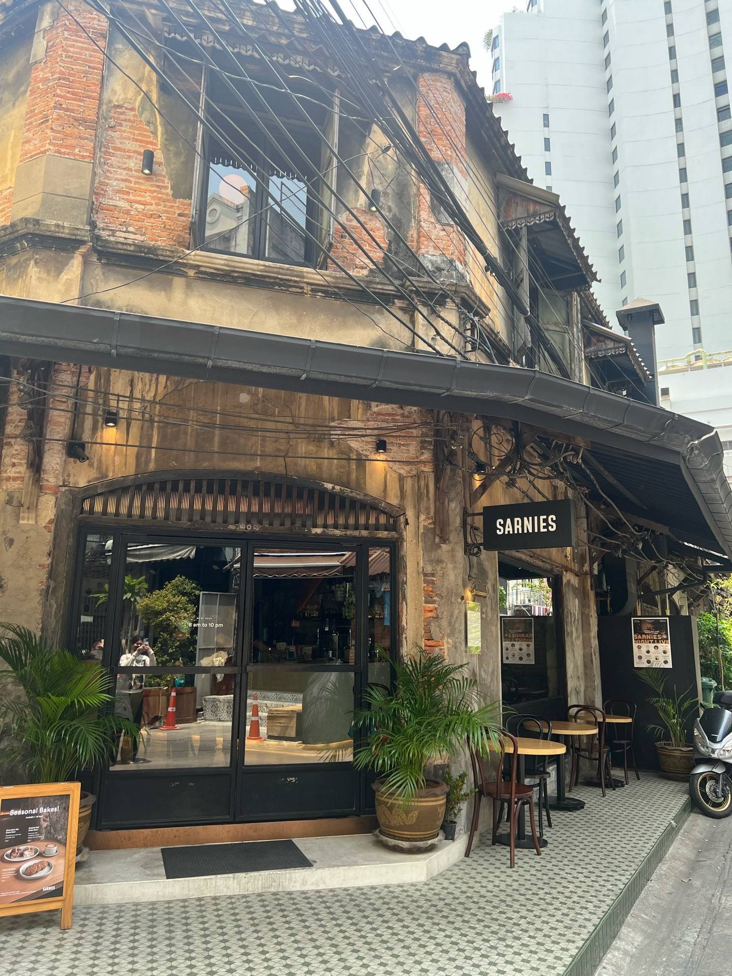 รีวิว ซาร์นี่ส์ เจริญกรุง 44 - Sarnies Bangkok