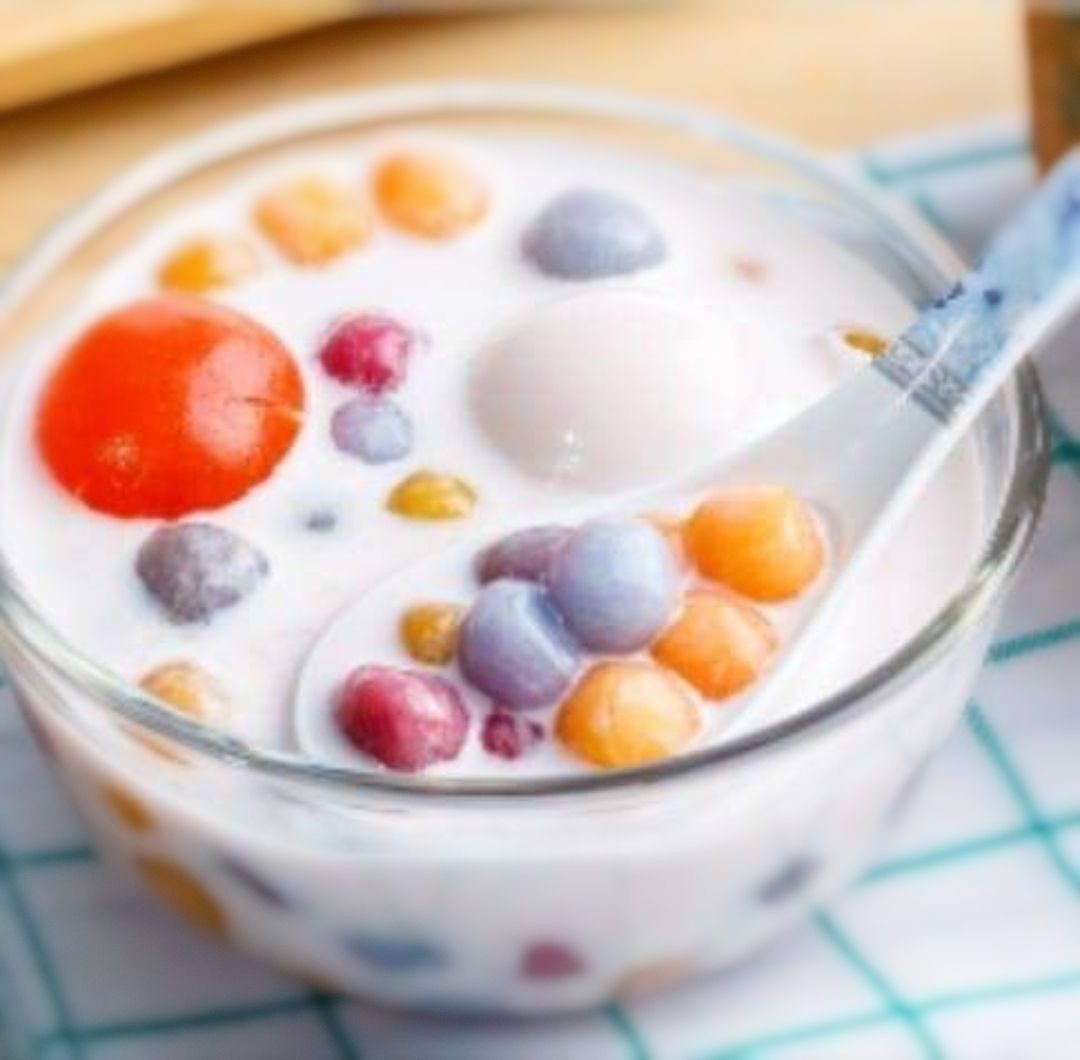 บัวลอยมะพร้าวอ่อนโรยเครื่องไข่เค็ม • image ร้าน บัวลอยดีหนึ่ง ซอย จรัญสนิทวงศ์ 3 - Wongnai