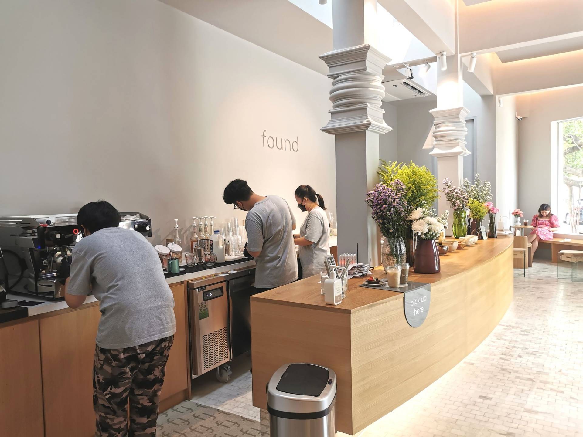 รูป found cafe นวลจันทร์