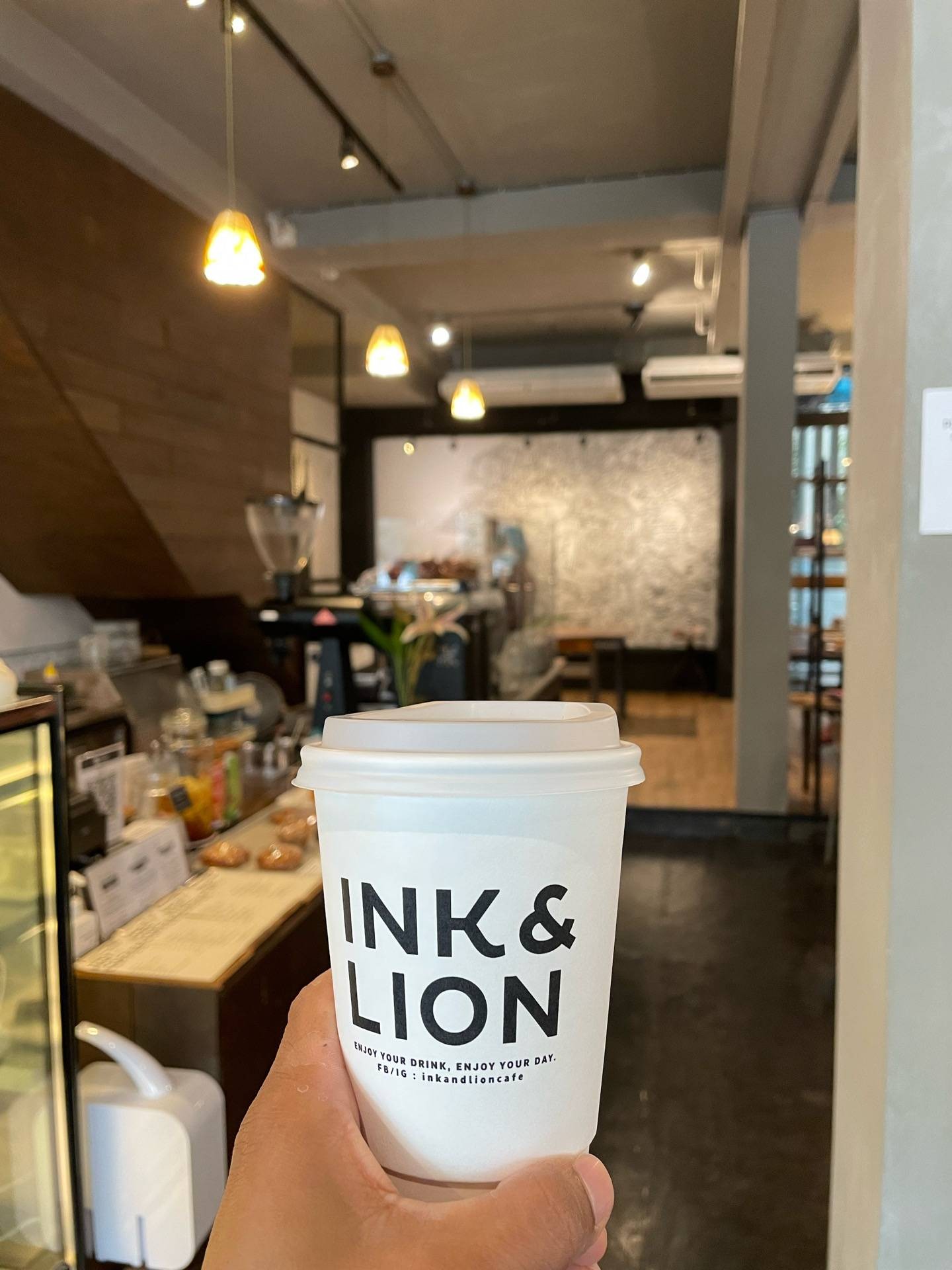 รีวิว INK & LION Café - ร้านกาแฟ เล็กๆ ย่านเอกมัย