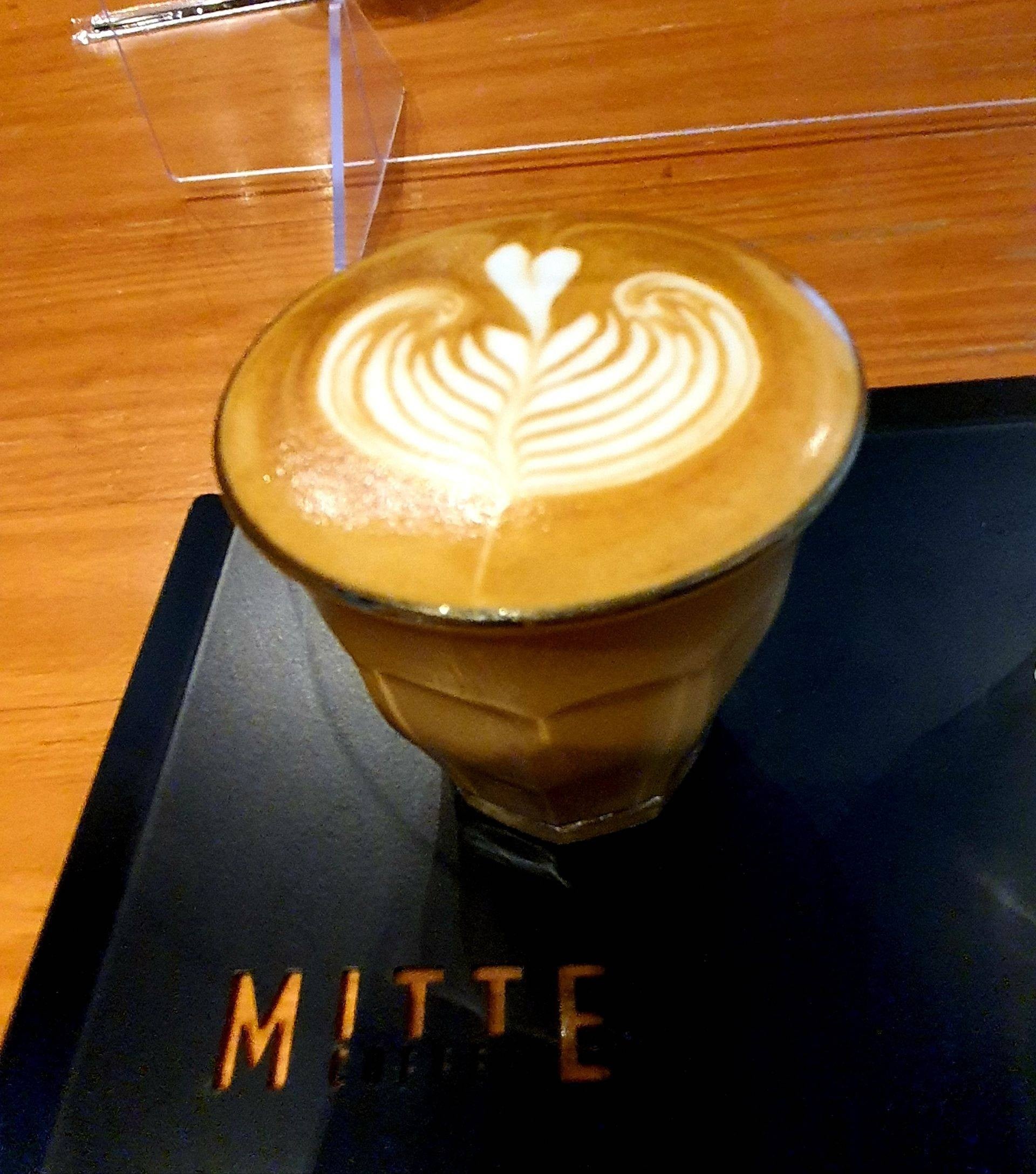 รีวิว Mitte Coffee, Cafe & Friends เมืองทองธานี - ร้าน Specialty Coffee ...