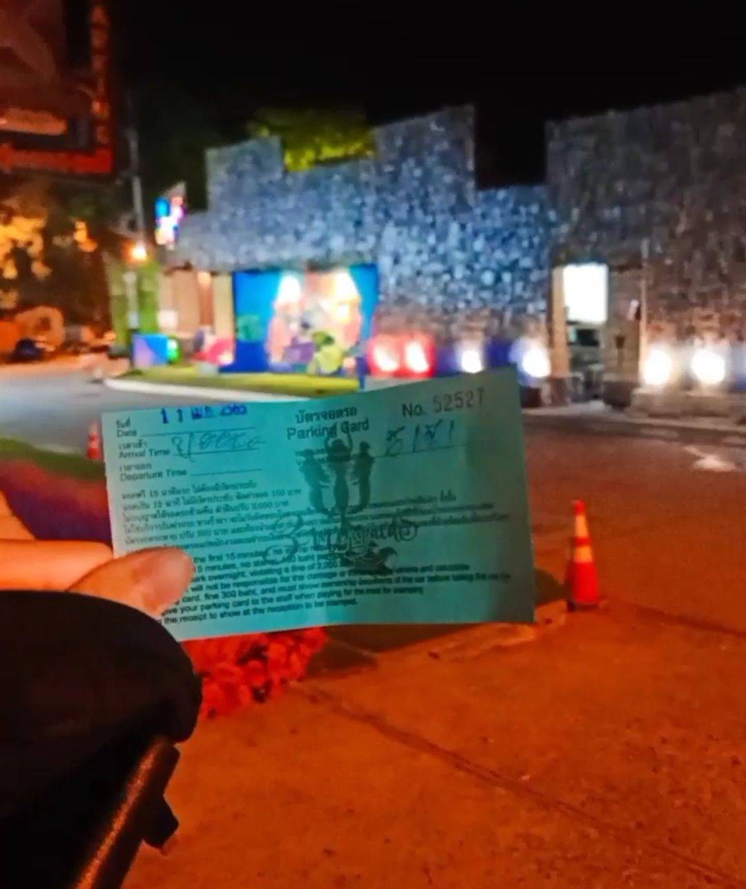 รีวิว 3 Mermaids Cafe & Restaurant - ข้างในร้านสวยมากกกก อยู่ติดทะเล ...