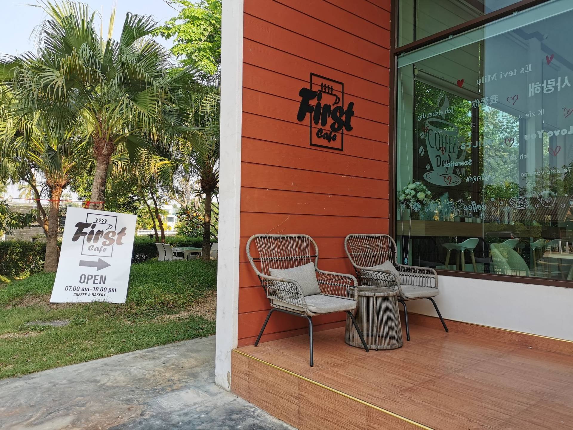 รีวิว First Cafe - คาเฟ่ใหม่ ในทรัพย์มณีรีสอร์ท อ.วัดสิงห์ - Wongnai