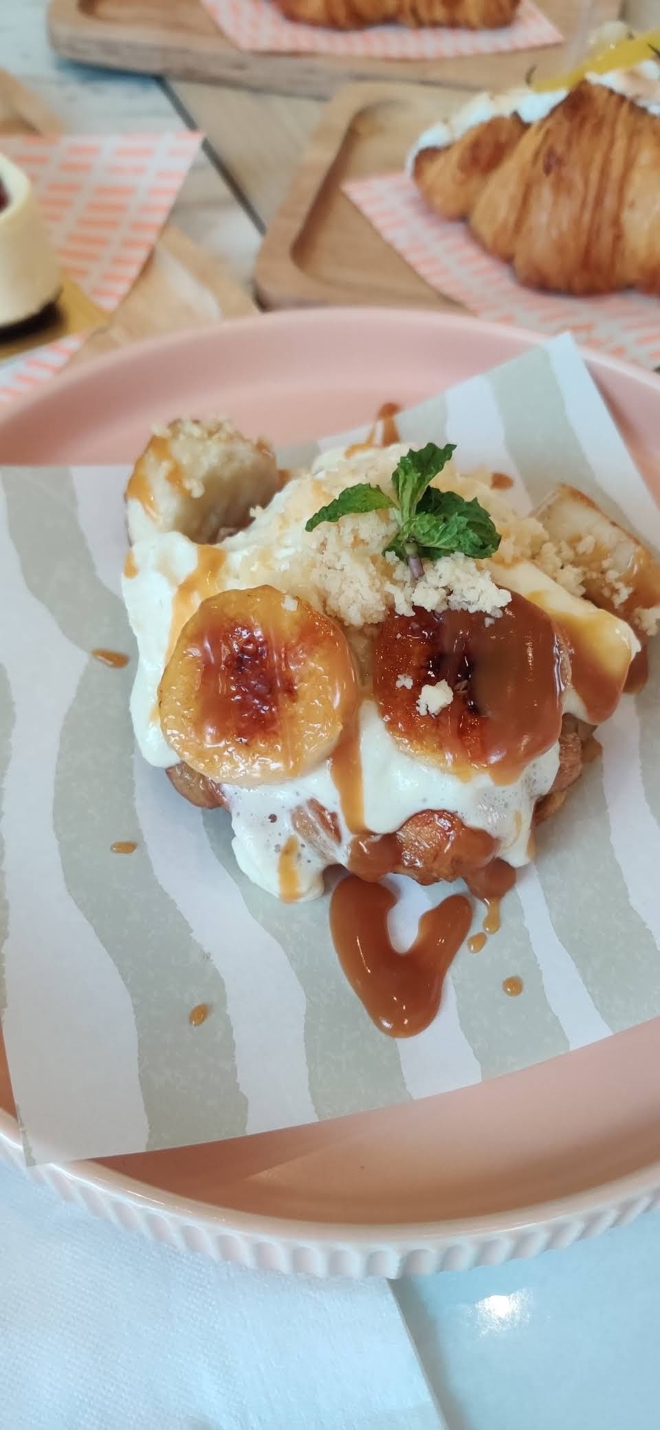 Banoffee Croffle ร้าน PQRS ทองหล่อ