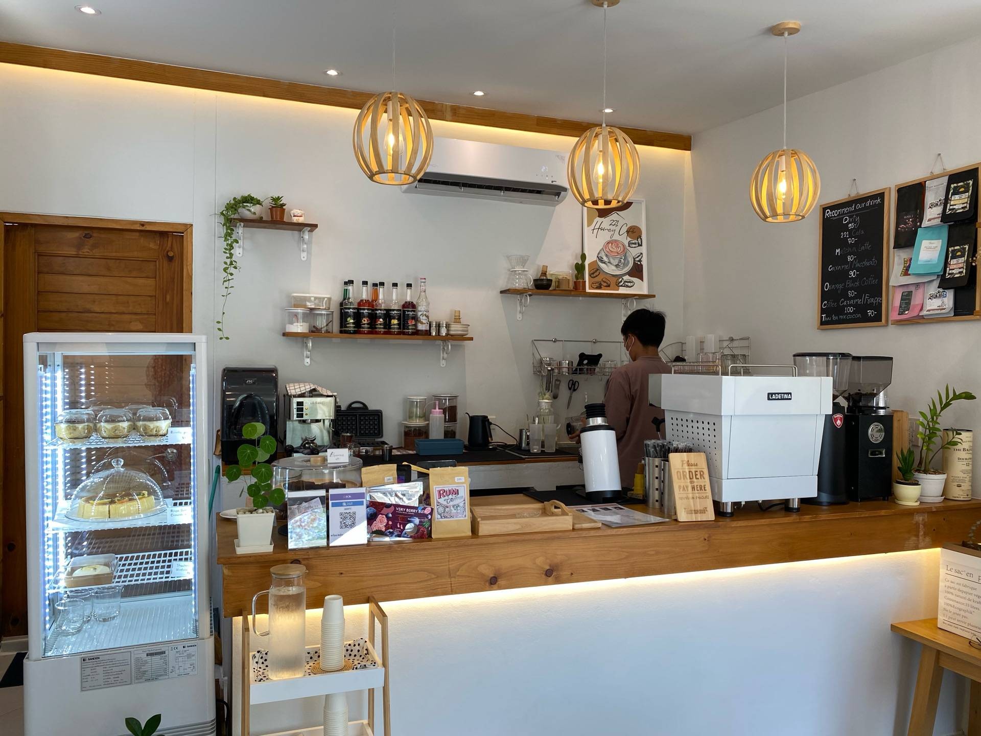 รีวิว 221 homey cafe - มาหัวหินต้องมาแวะ