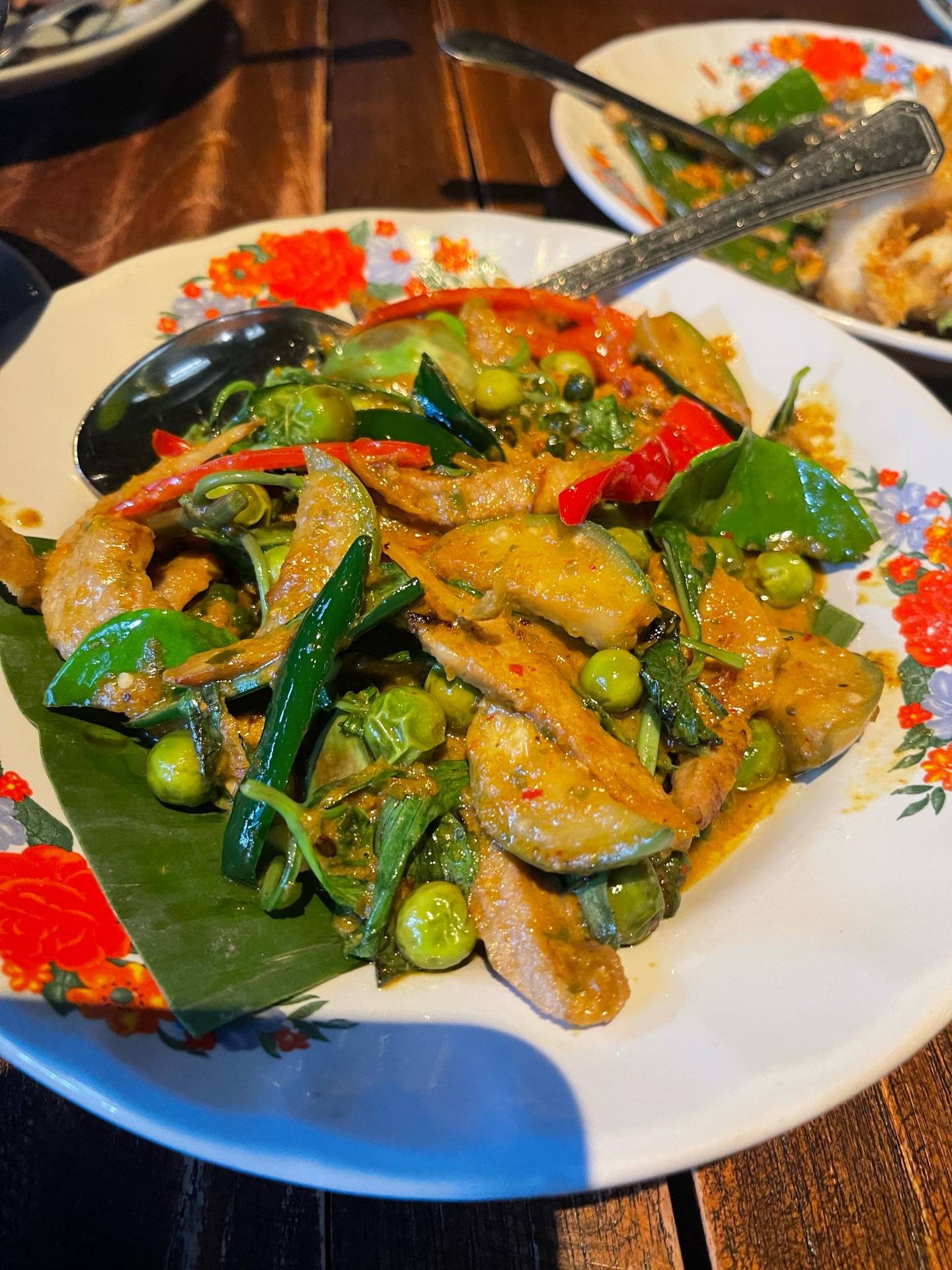รีวิว Sri Trat Restaurant & Bar Sri Trat - ไม่ถึงเครื่อง รสชาติไม่สุด