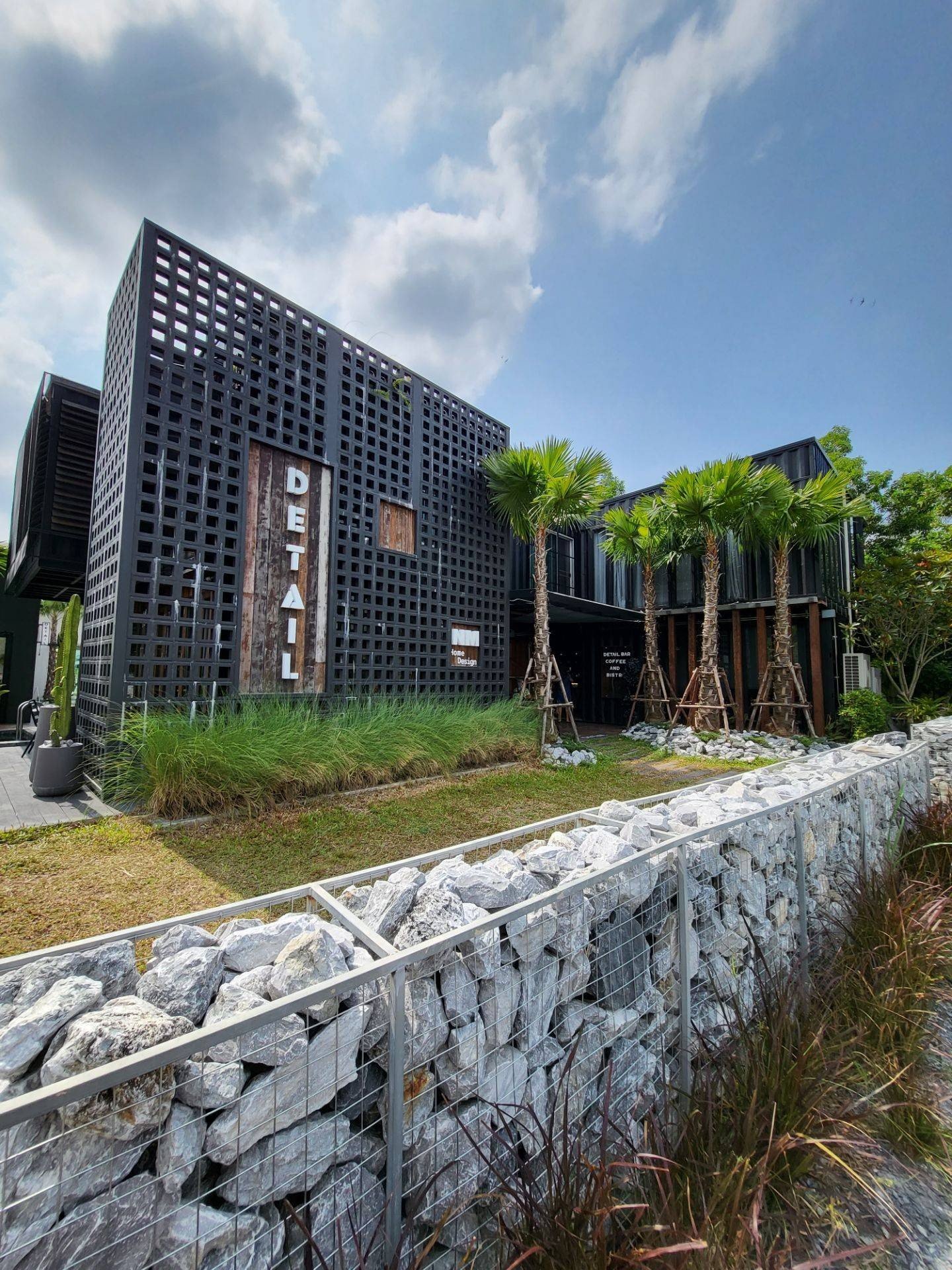 รีวิว Details Coffee Chanthaburi - ร้านตบแต่งเท่ห์ทันสมัยโดนใจวัยรุ่นจัง