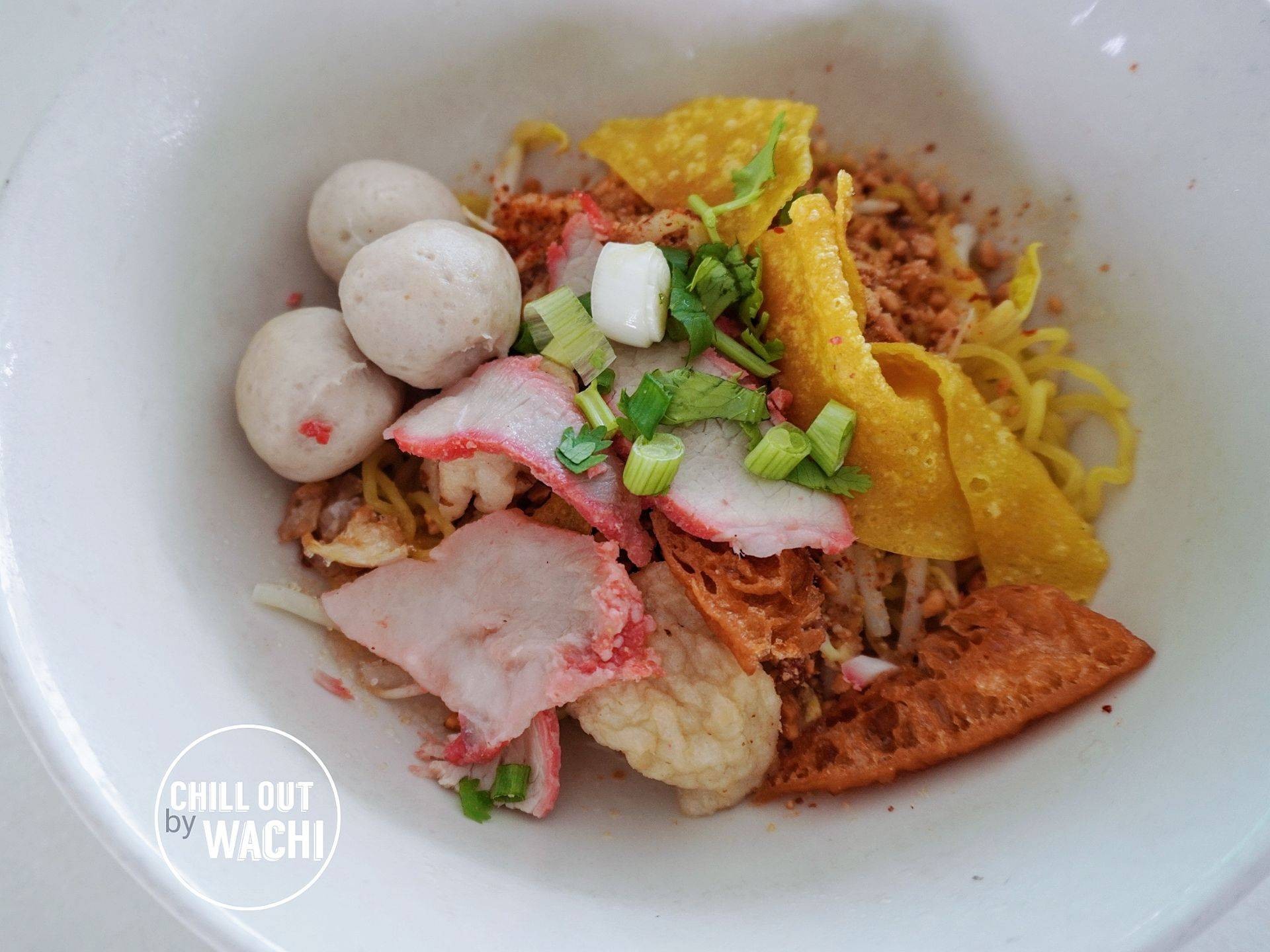 รีวิว ร้านก๋วยเตี๋ยวต้นมะยม - นั่งชิลริมทะเล รอคิวนาน