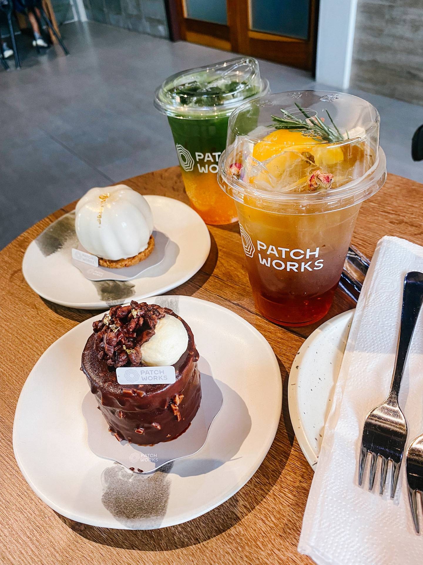 รีวิว Patchworks fine pastry & dessert Mrt บางอ้อ จรัญ - เค้กภายนอกดูธรรมดา แต่อร่อย!!