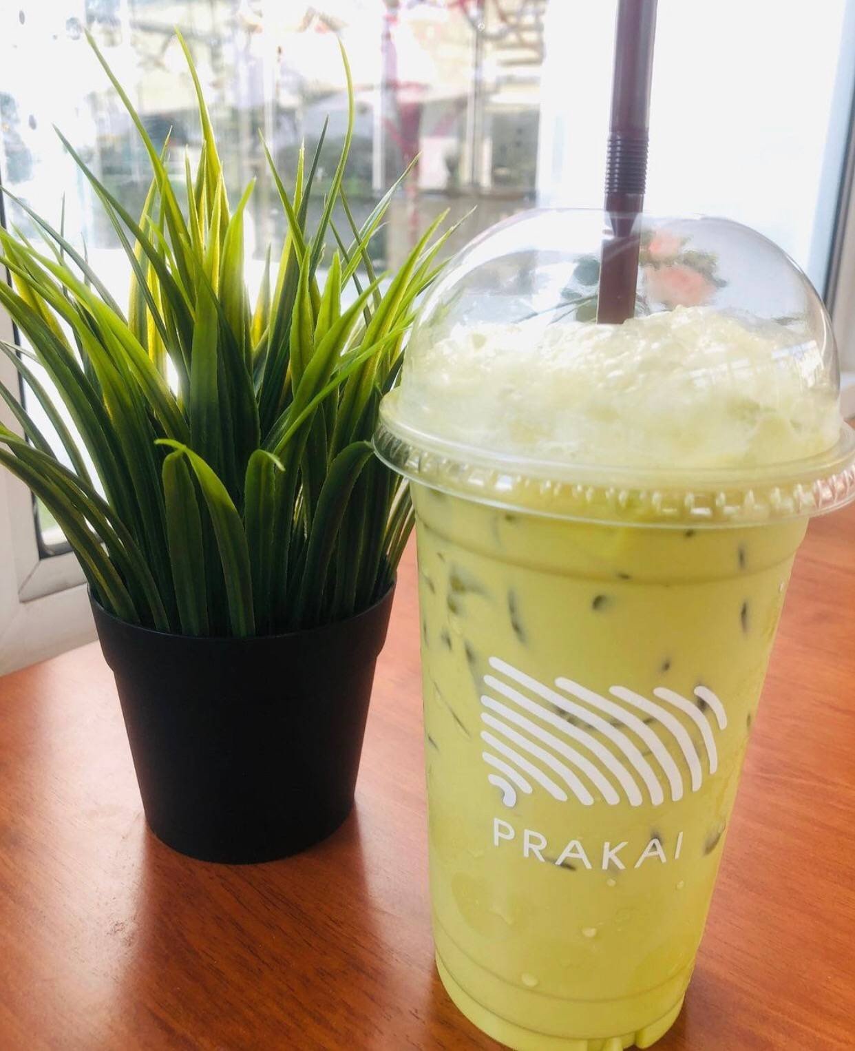 รีวิว Prakai Cafe & Cuisine ร่มเกล้า - ร้านบรรยากาศธรรมชาติ ติดทะเลสาบ น้ำตก 💦 ร่มรื่นอาหารอร่อย