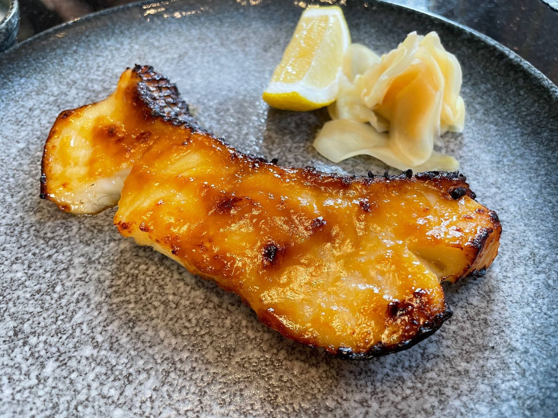 รีวิว CUT Raw & Grilled และ Chez Miline - อาหารอร่อย เมนูหลากหลายและ ...