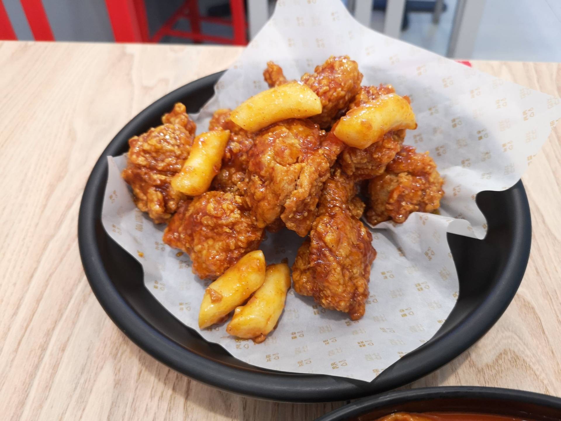 ไก่ทอดซอสยังนยอม ร้าน GuGu Chicken Korean Crispy Chicken People park