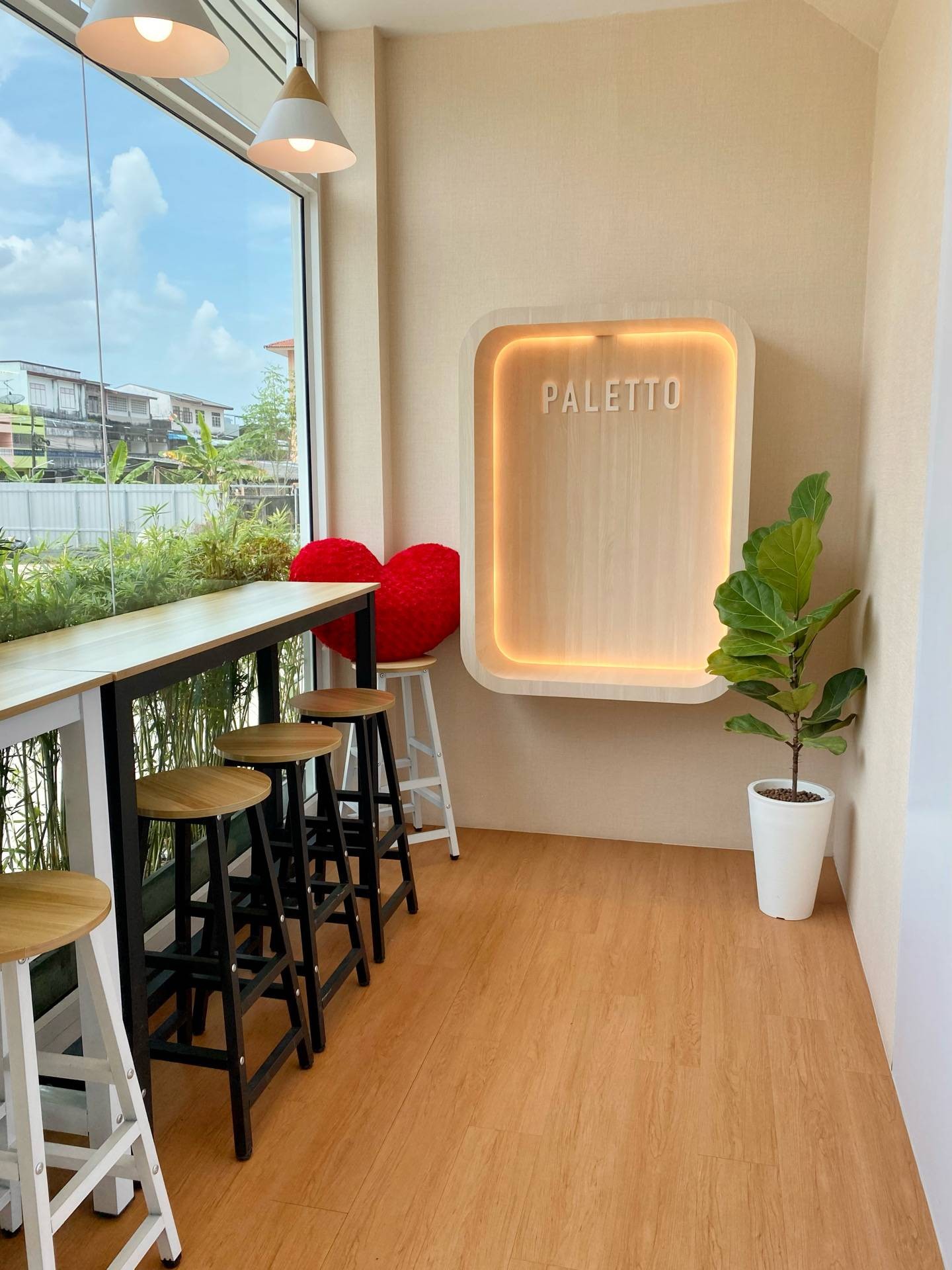 รูป PALETTO ซอยพระเงิน หลังอาชีวะ