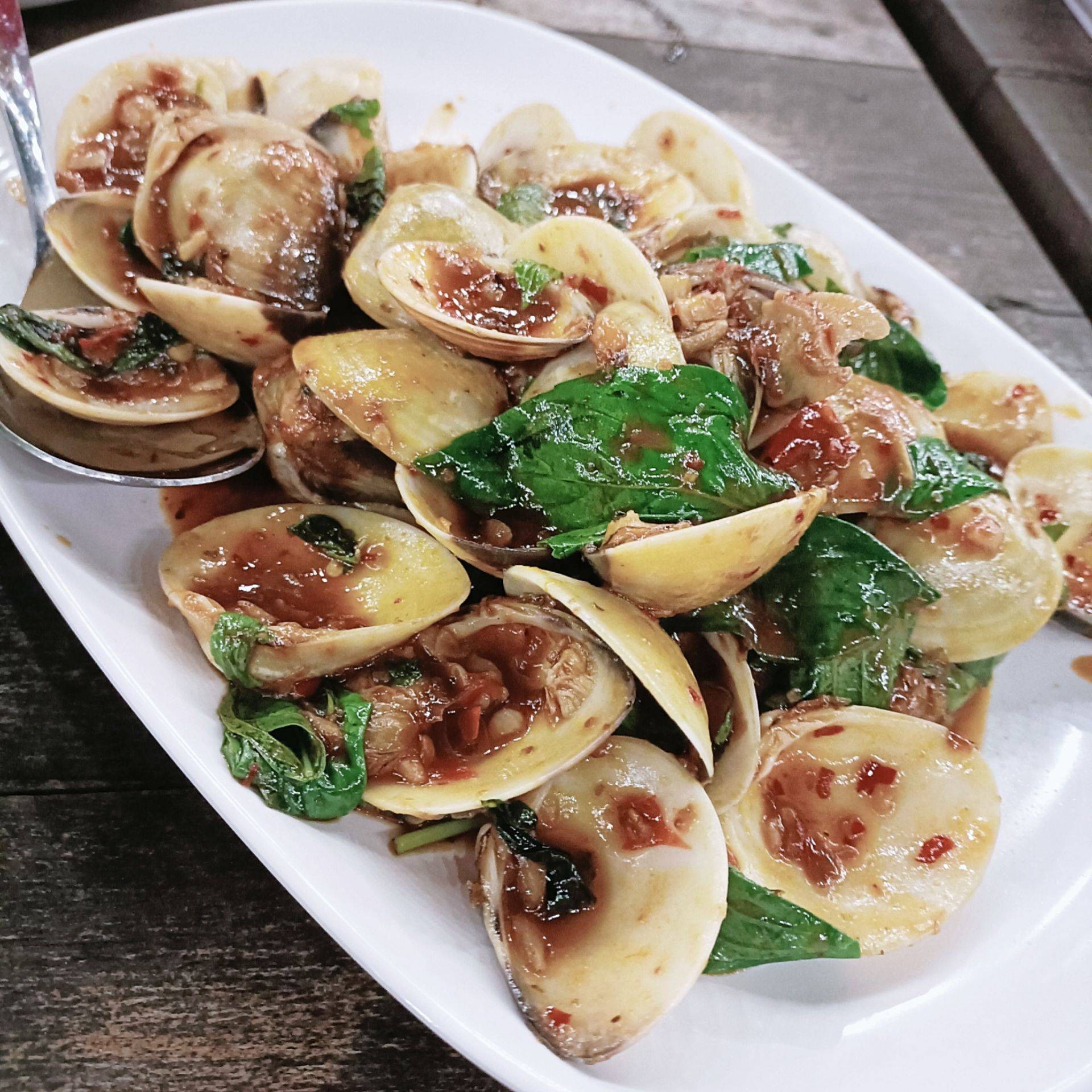 หอยตลับผัดฉ่า ร้าน Crab House Seafood & Cafe Beachfront - Wongnai