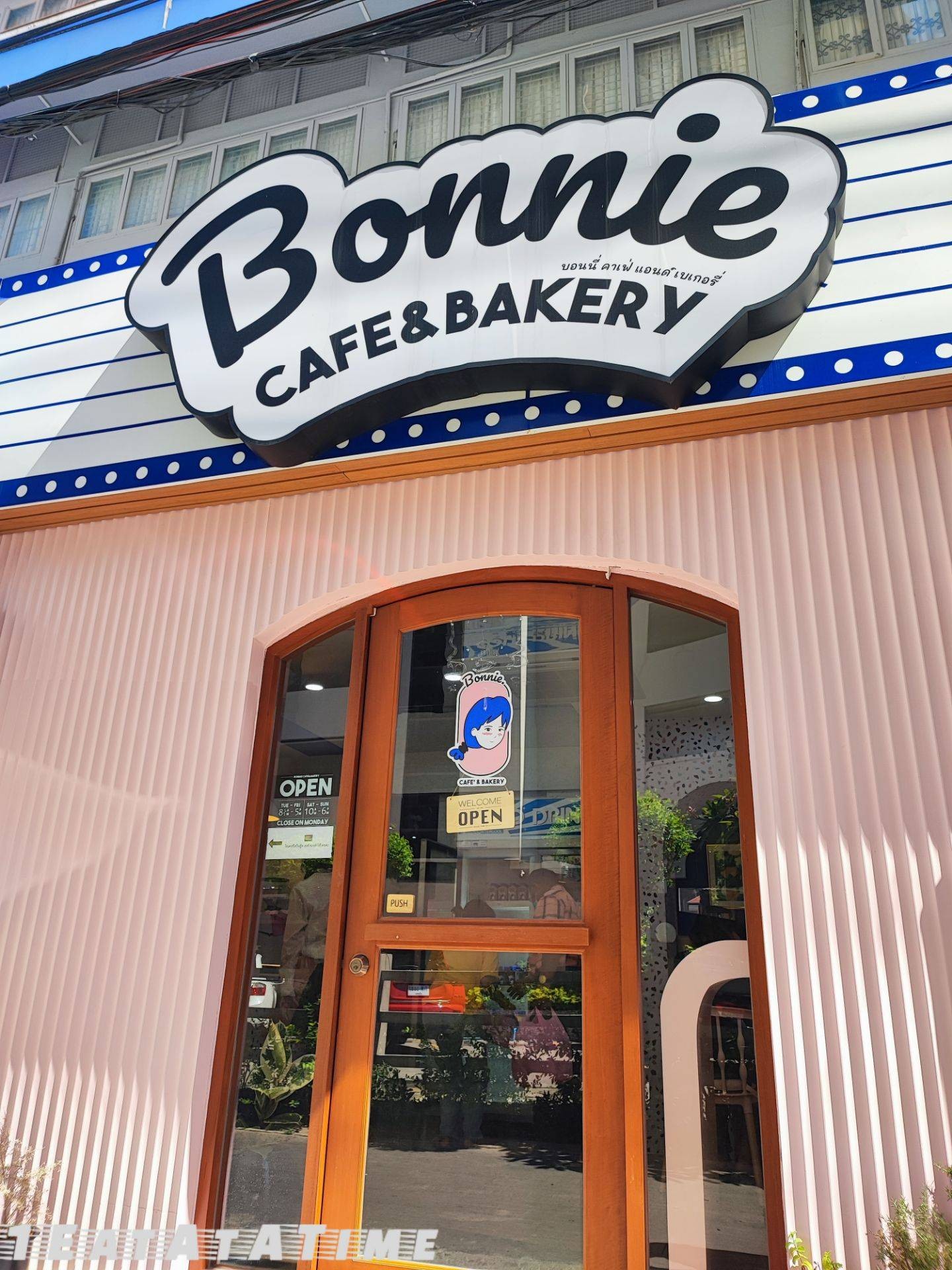 รีวิว Bonnie Cafe & Bakery จอมพล (Chom Phon) - เอแคลร์งานดีจริง