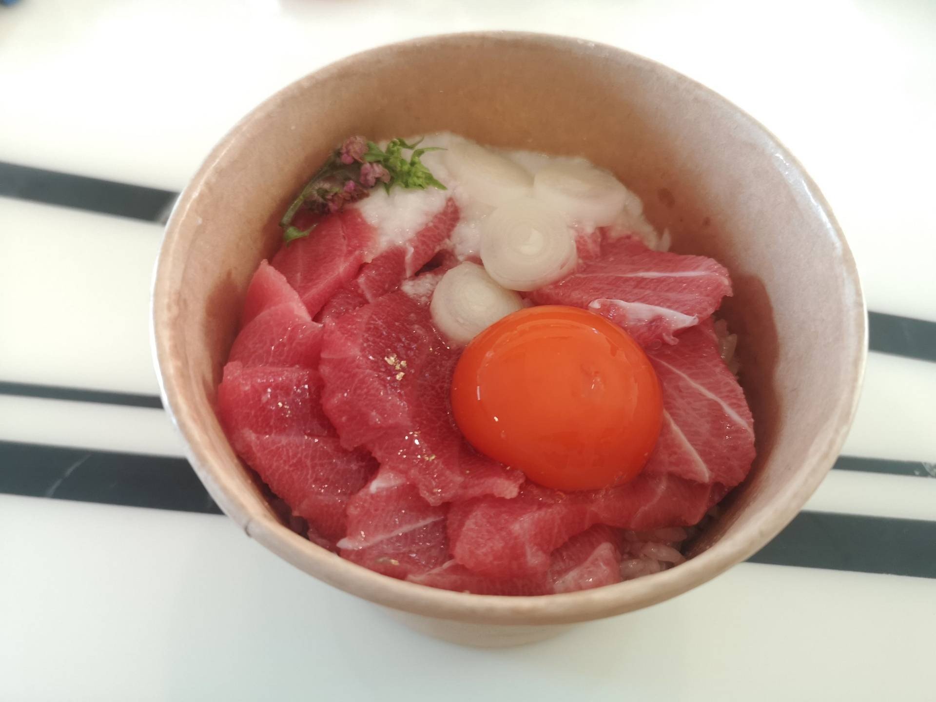 Ootoro Don • รสชาติดี แต่ปลาชิ้นเล็ก หั่นมาแบบแหว่งๆ บางชิ้นเป็นปลาเส้น ...