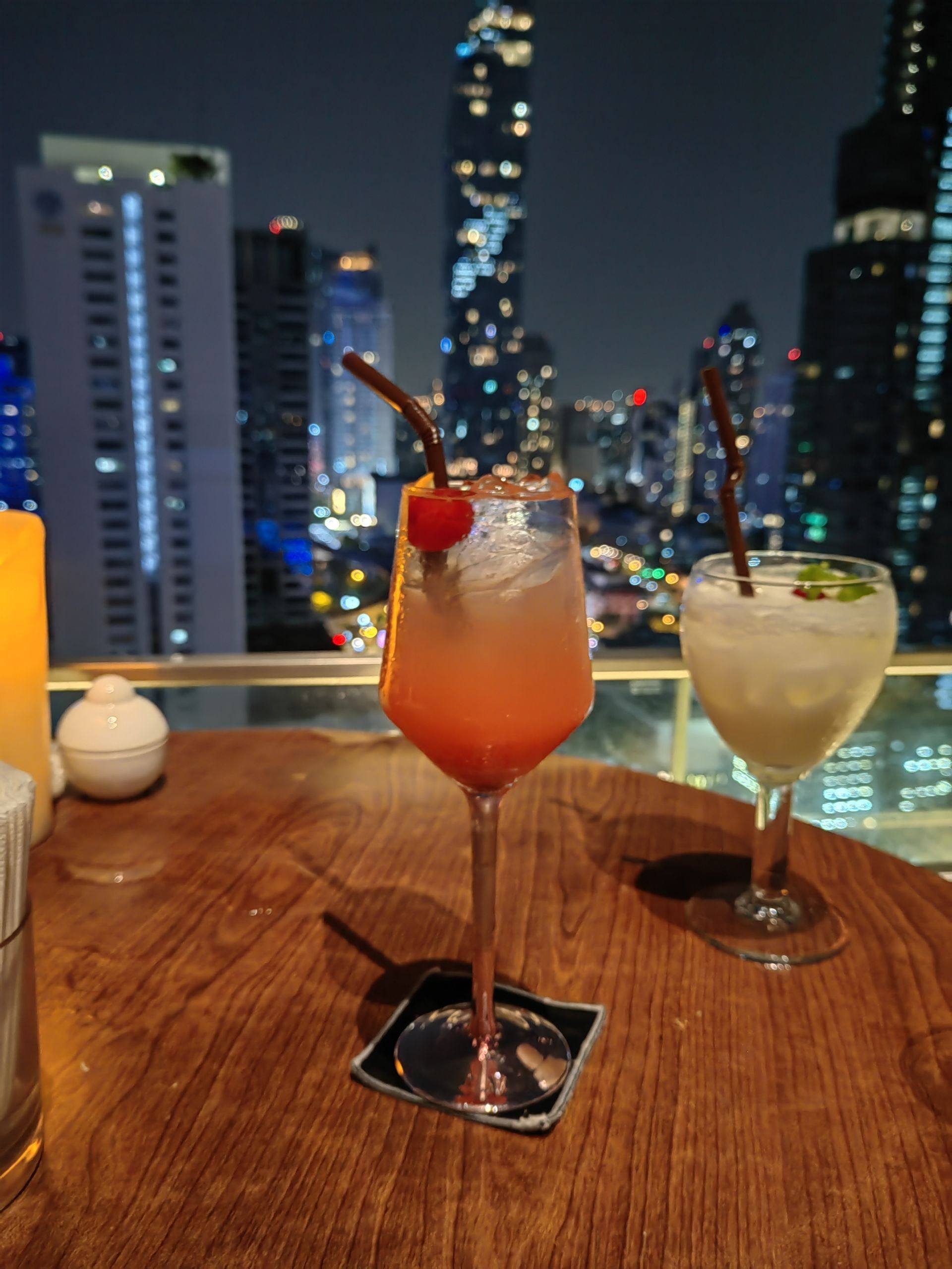 Sherry Temple ร้าน AkaAza Bar