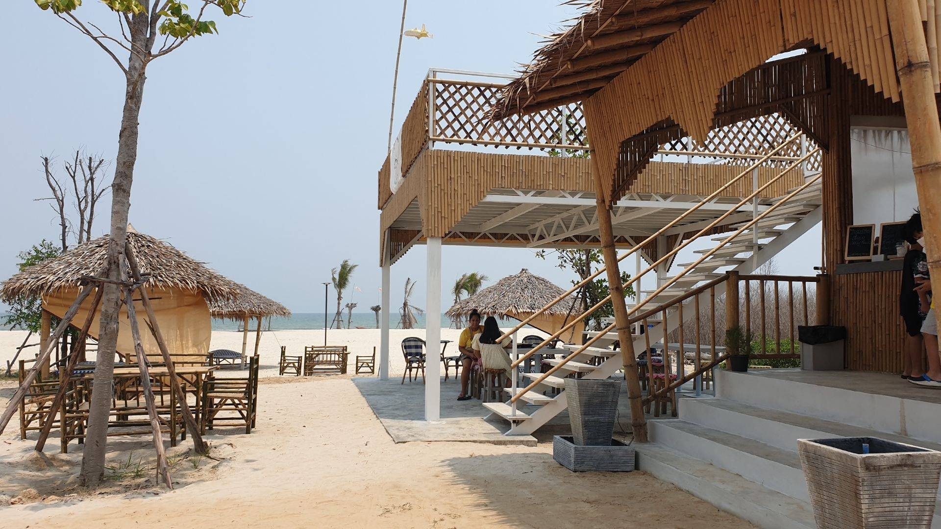 รีวิว Mong Mong cafe - ทางเข้าหายากไปหน่อย บรรยากาศดีมากกกกก อาหารอร่อย ...