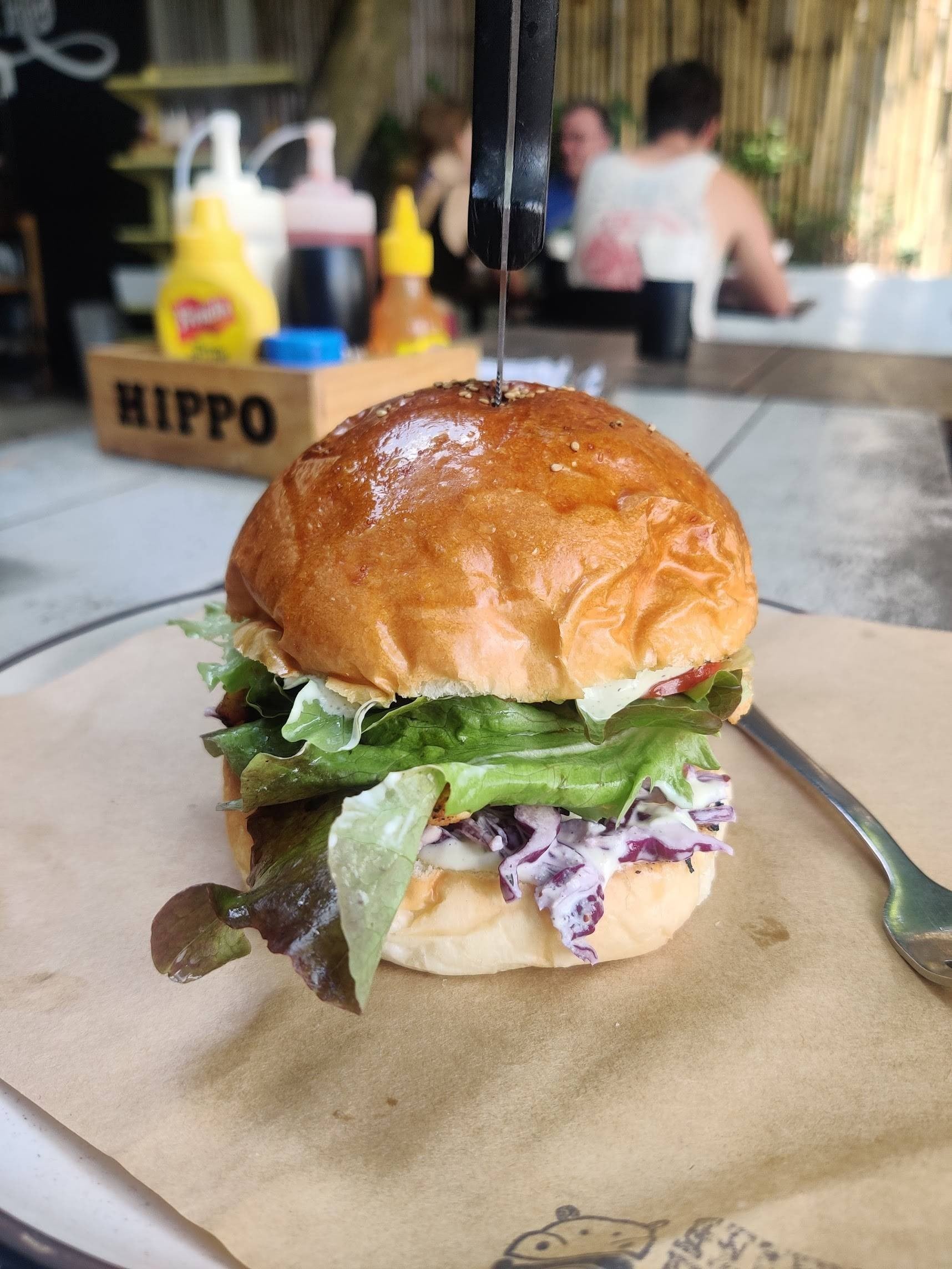 รีวิว Hippo Bar&grill - ร้านเบอร์เกอร์ เดินมาได้จากหาดทรายรี