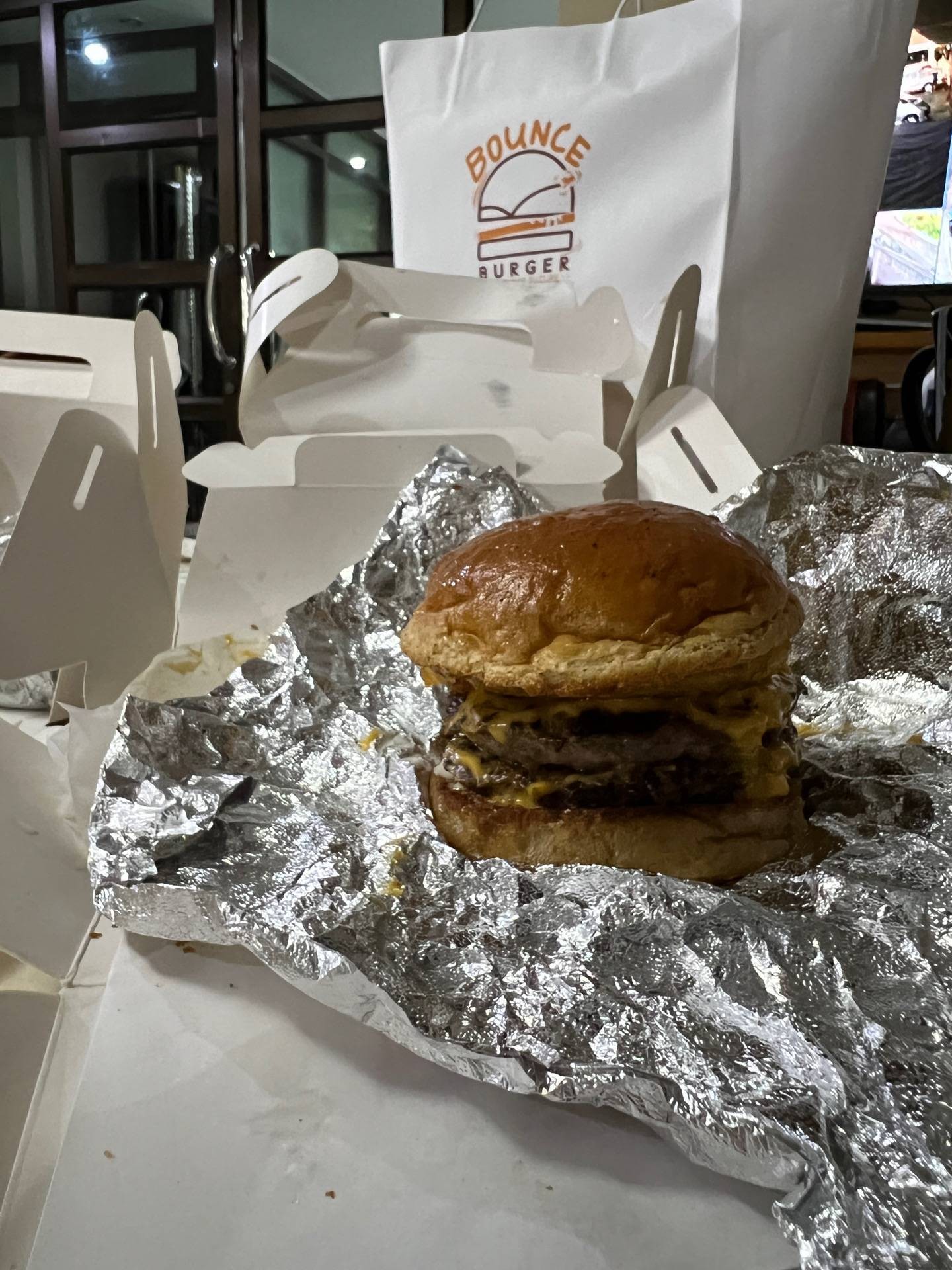 รีวิว Bounce Burger by The Bricket Ekkamai - High quality of beef and burger bun!!