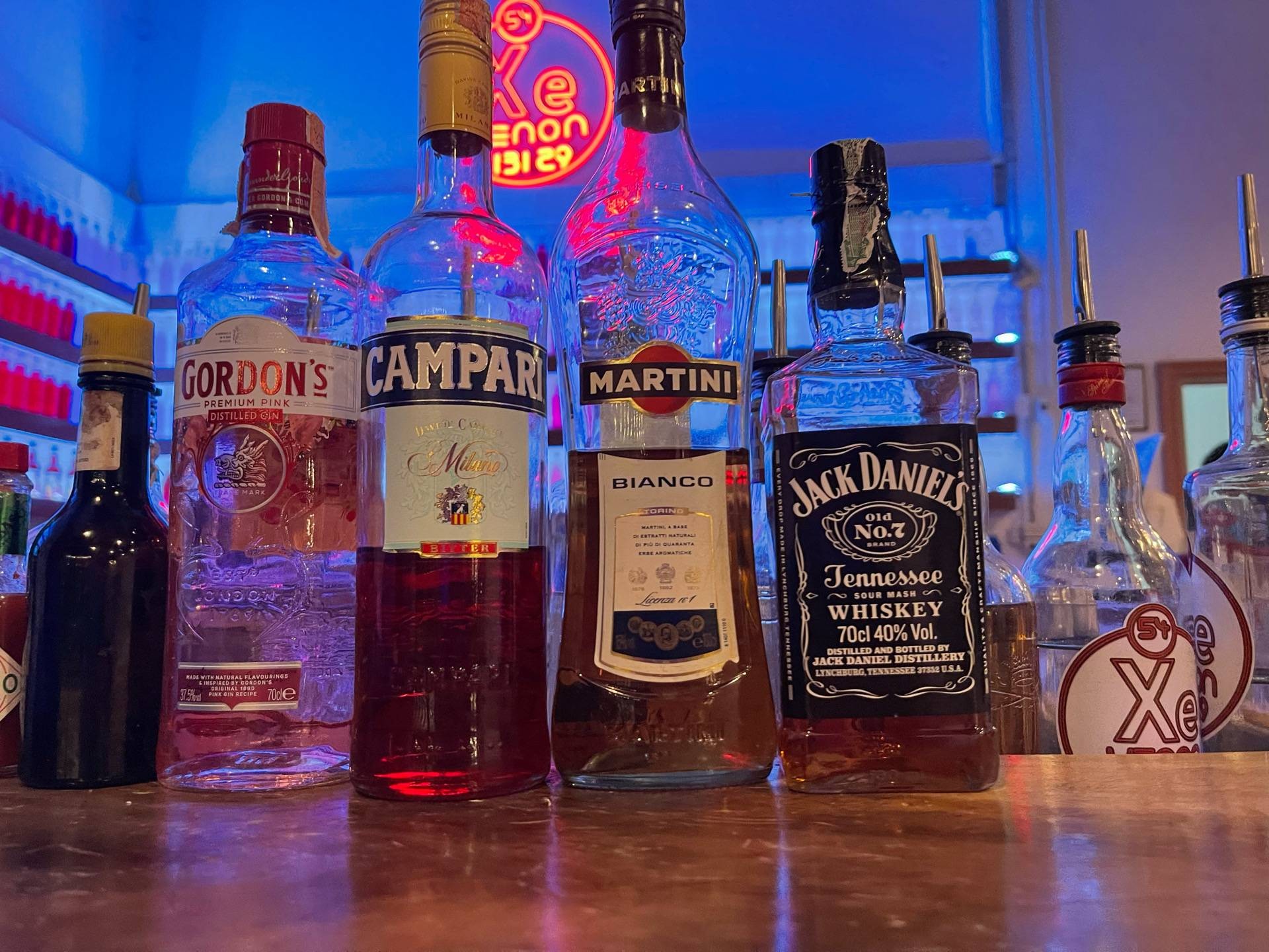 ร้าน Xenon Cocktail Bar | รีวิวร้านอาหาร - Wongnai
