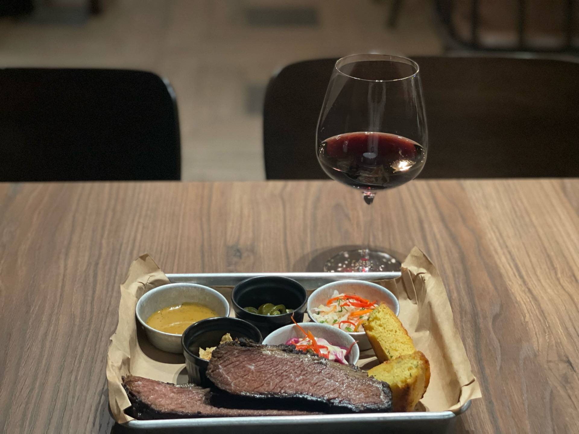 รีวิว Rolling Ribs Brew Bar & BBQ - มันคือความประทับใจ