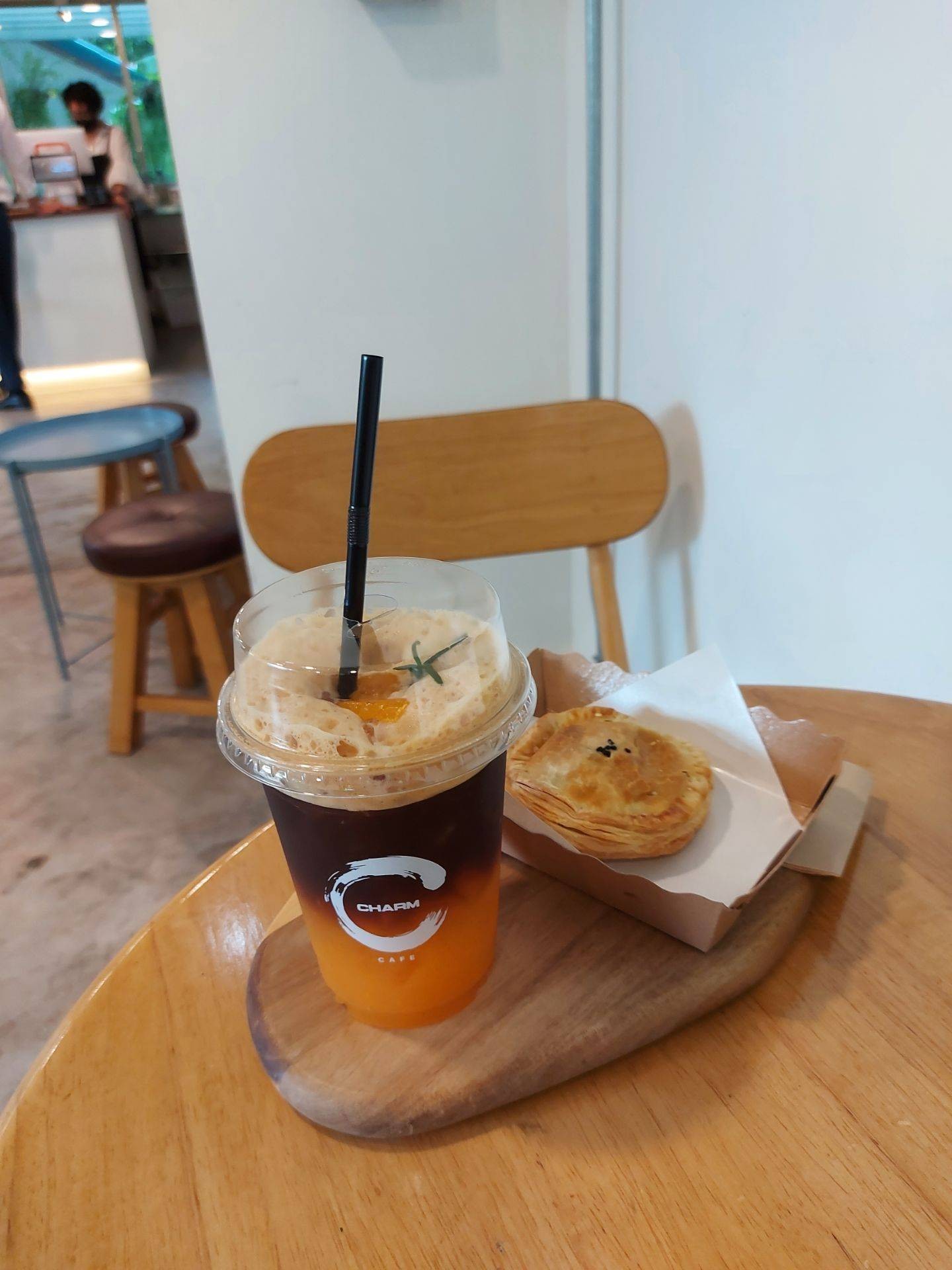 รีวิว CHARM CAFE BKK - นั่งสบาย มีทั้งกาแฟและเบเกอรี่ - Wongnai