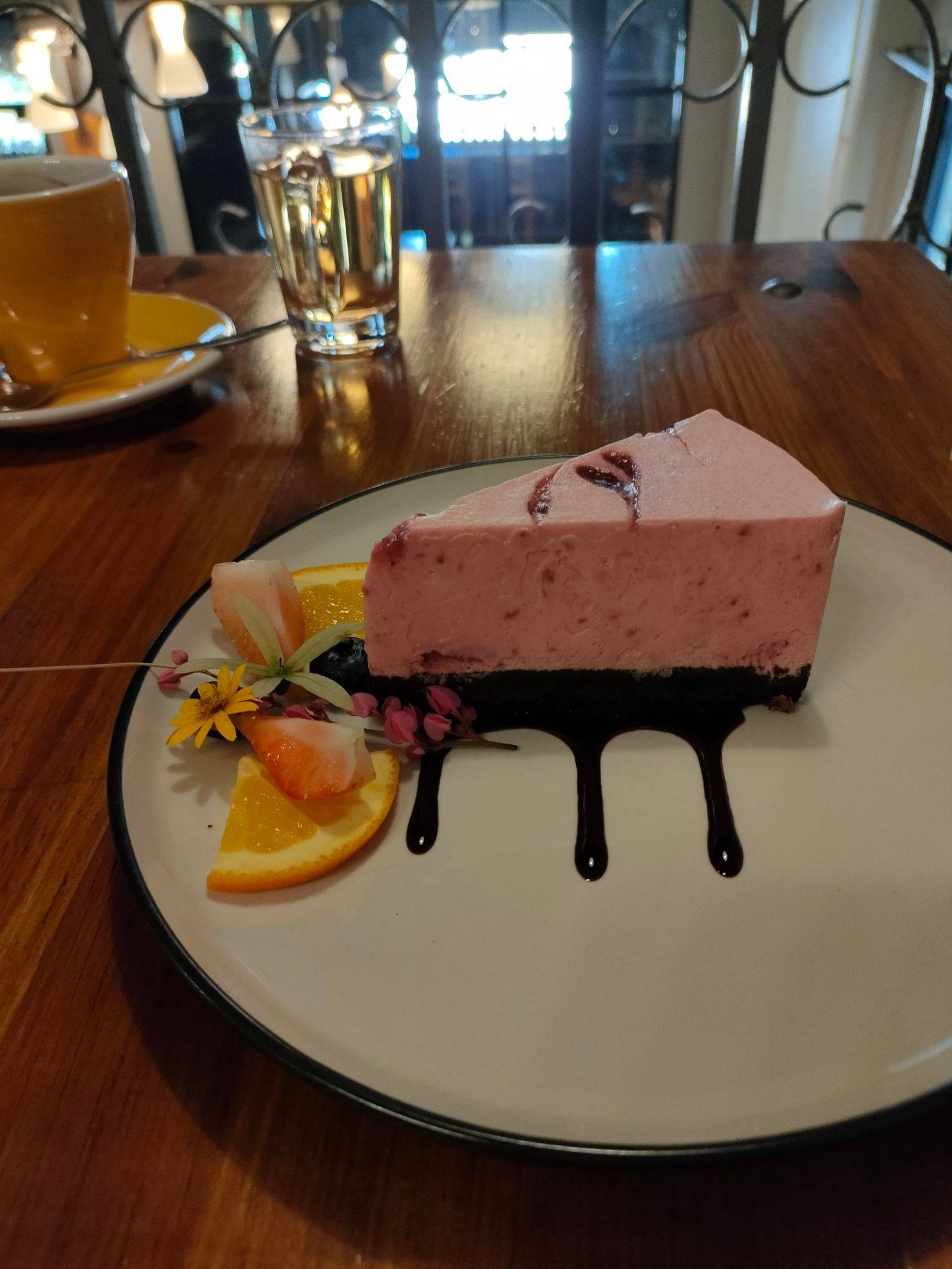 STRAWBERRY CHEESECAKE • 100 บาท ร้าน GRAY18 Cafe