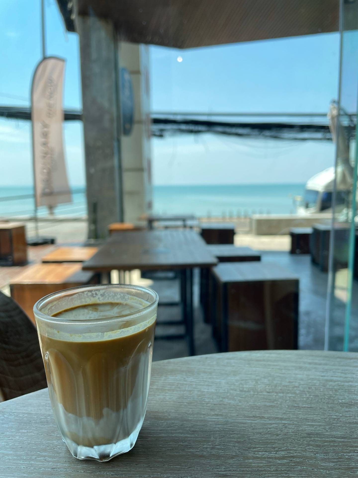 รีวิว Ordinary Coffee X The Now - ร้านกาแฟ วิวสวยๆ ย่านหาดจอมเทียน