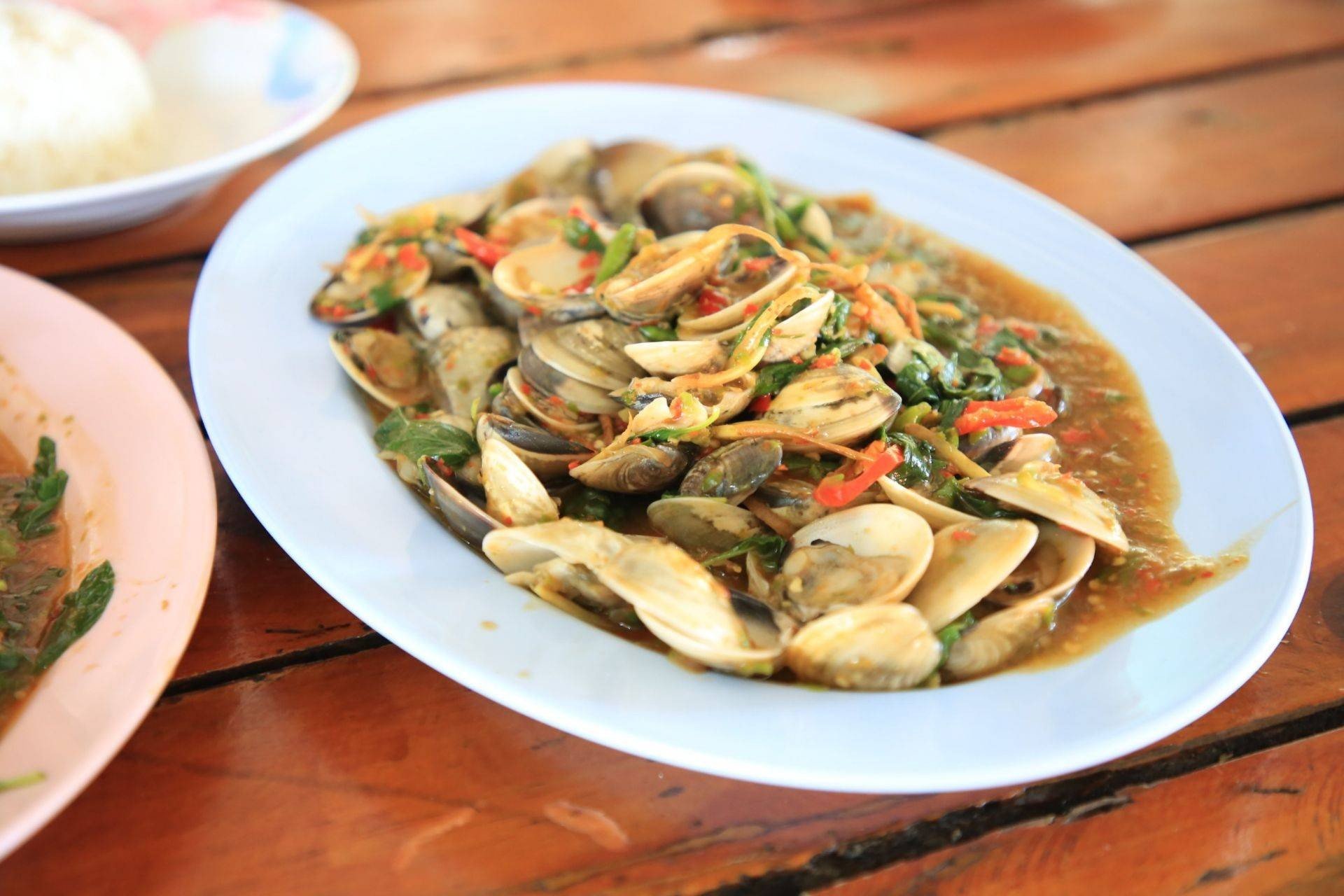 หอยตลับผัดฉ่า 180.- ร้าน เจ๋ง (ครัวชายทะเล)